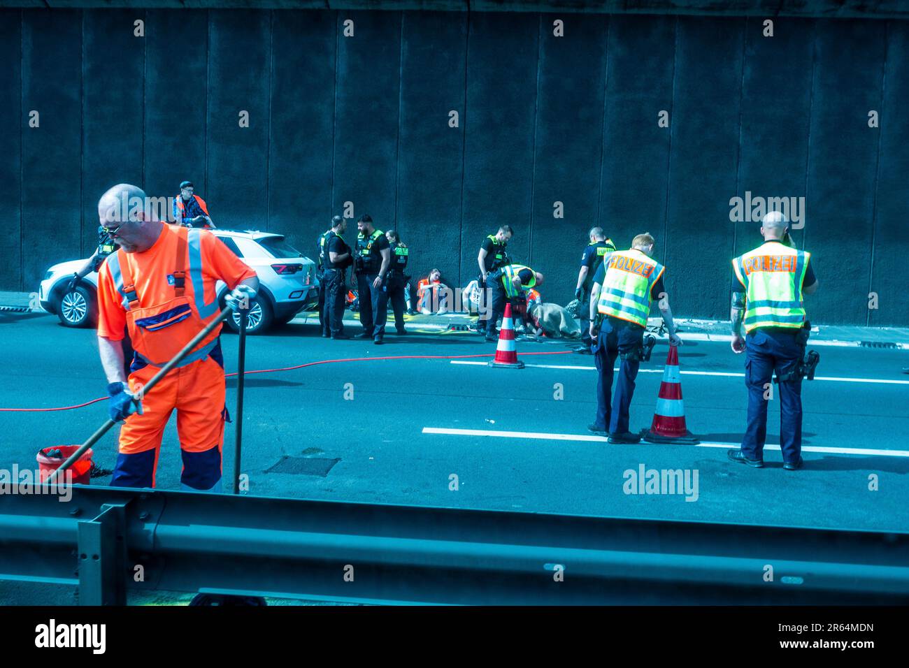 An activist got stuck on the roof of a car and Police officers detach ...