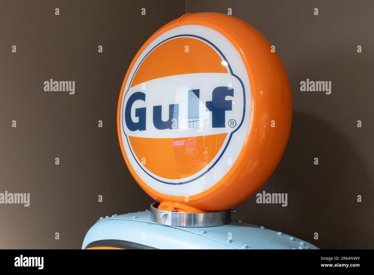 Vintage gulf gas station hi-res stock photography and images - Alamy