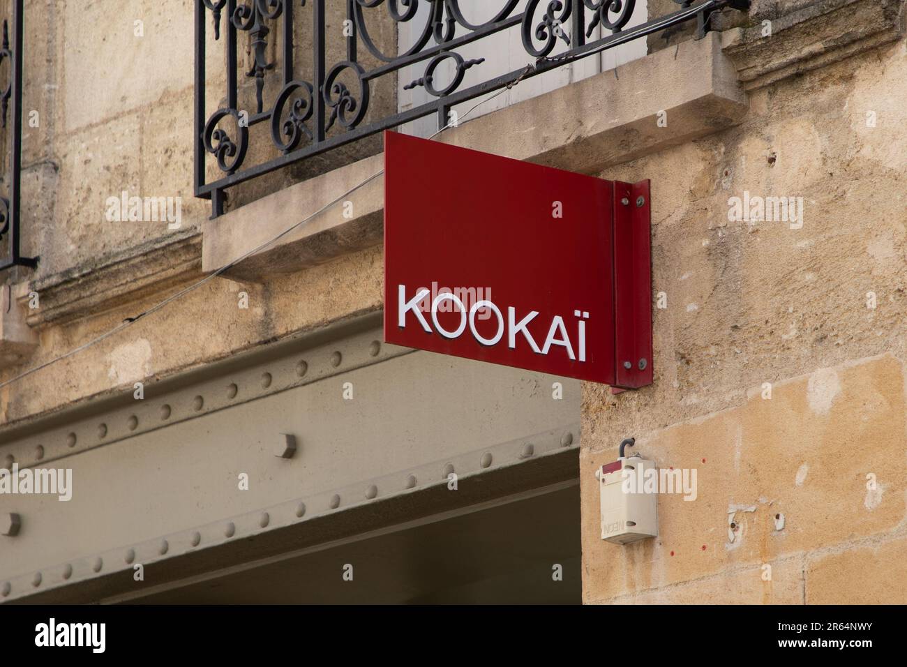 Kookai logo hi-res stock photography and images - Alamy