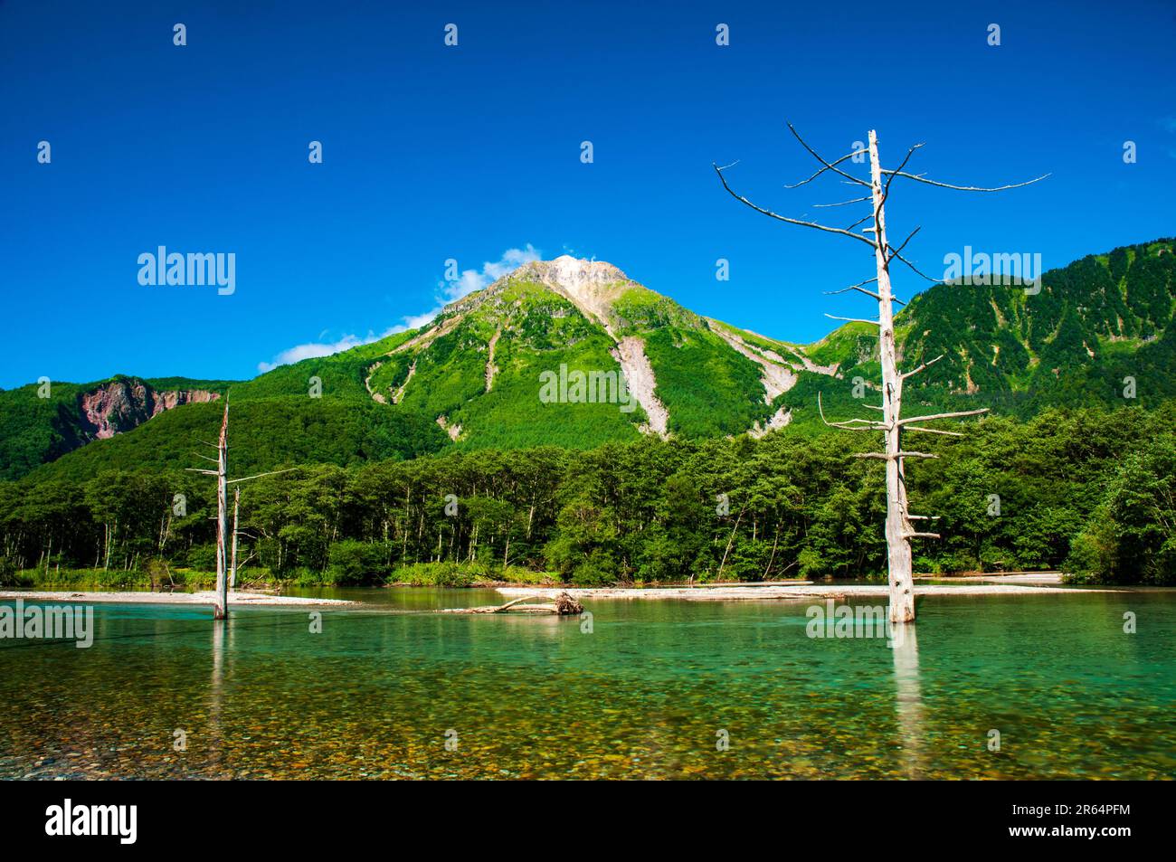 Taisho pond and Mt. Yake, Kamikouchi Stock Photo - Alamy