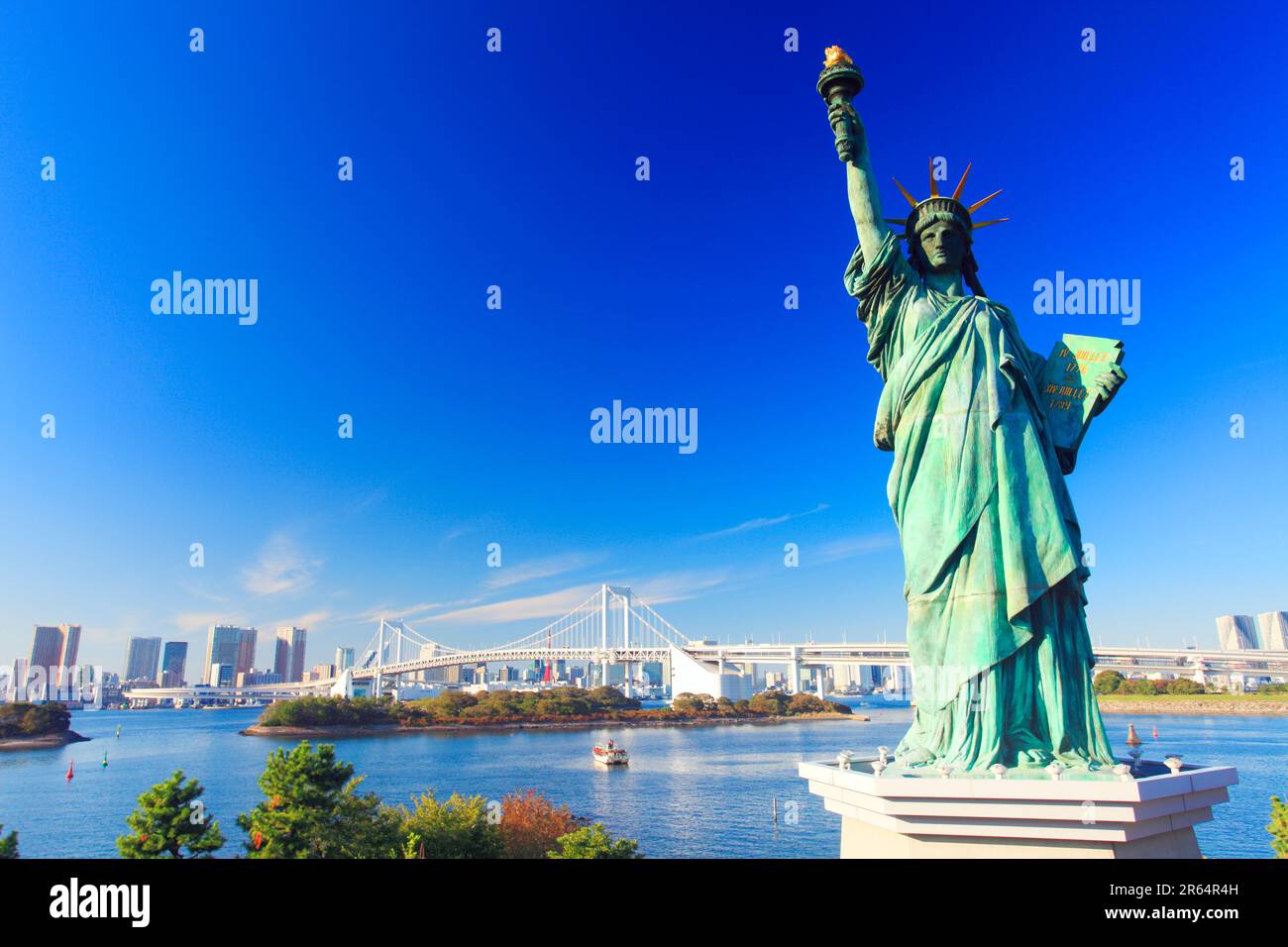 Rainbow bridge and statue of liberty hi-res stock photography and ...