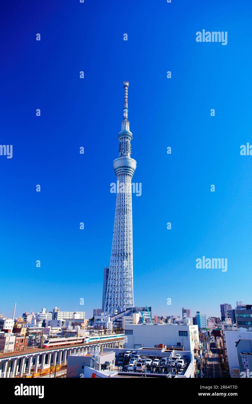 Tobu Skytree Line express train intersecting with Tokyo Skytree Stock ...