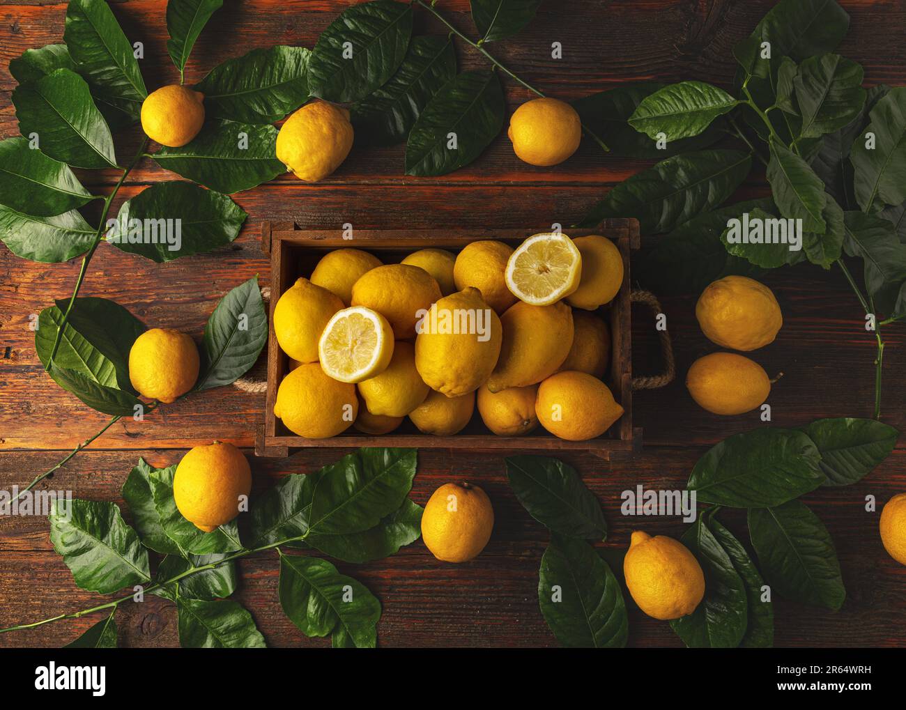 Crate full of lemons with leaves, top view Stock Photo - Alamy