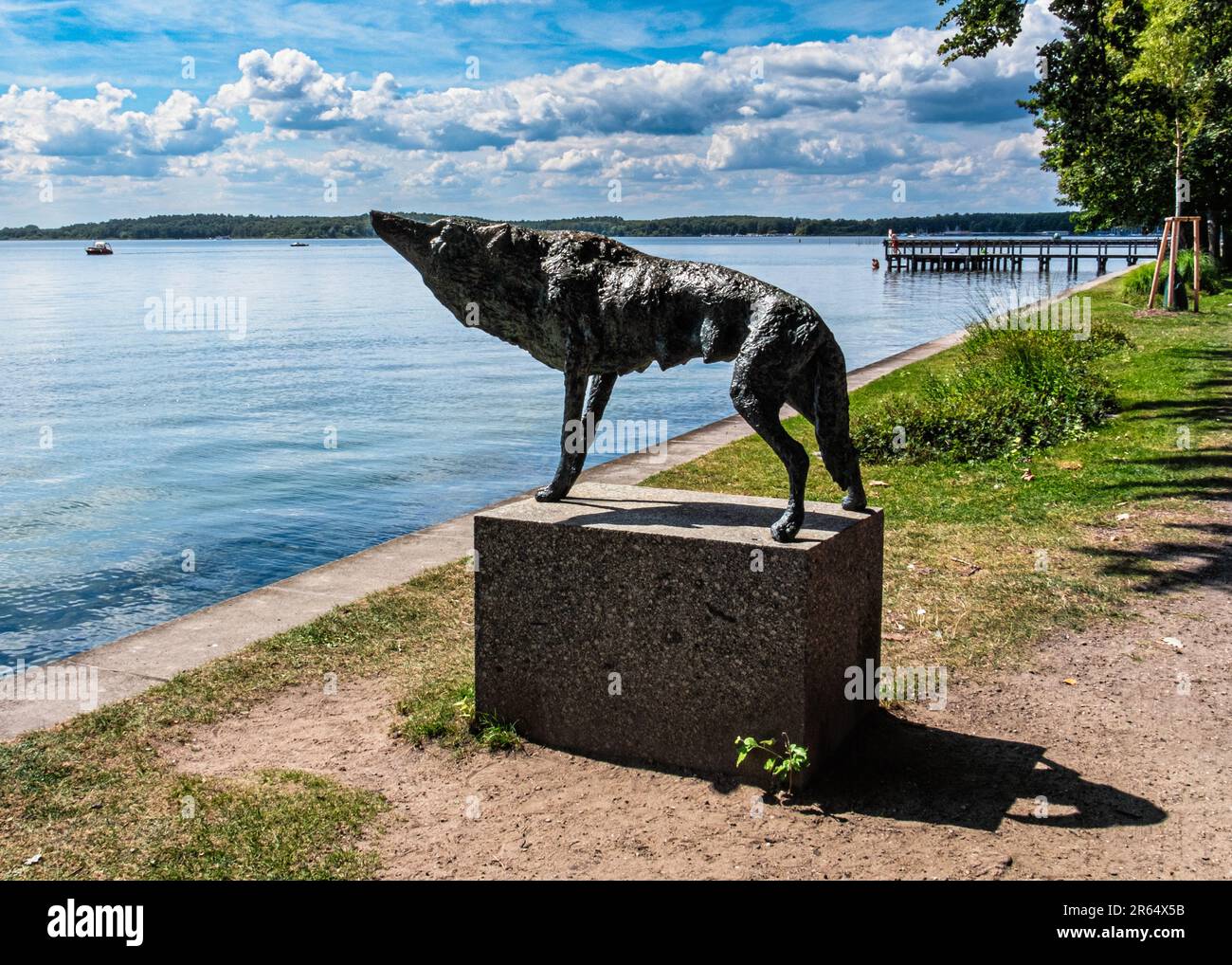 The Wolf sculpture, 1985 Bronze Sculpture by sculptor Walther Preik on ...