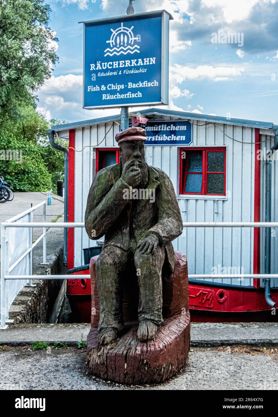 Fisherman smoking pipe sculpture hi-res stock photography and images ...