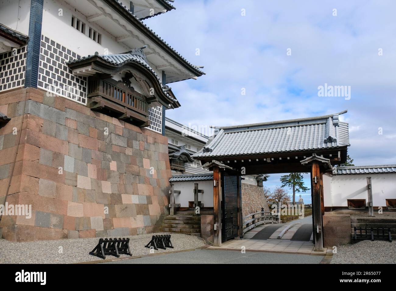 Hashizume mon tsuzuki yagura turret hi-res stock photography and images ...