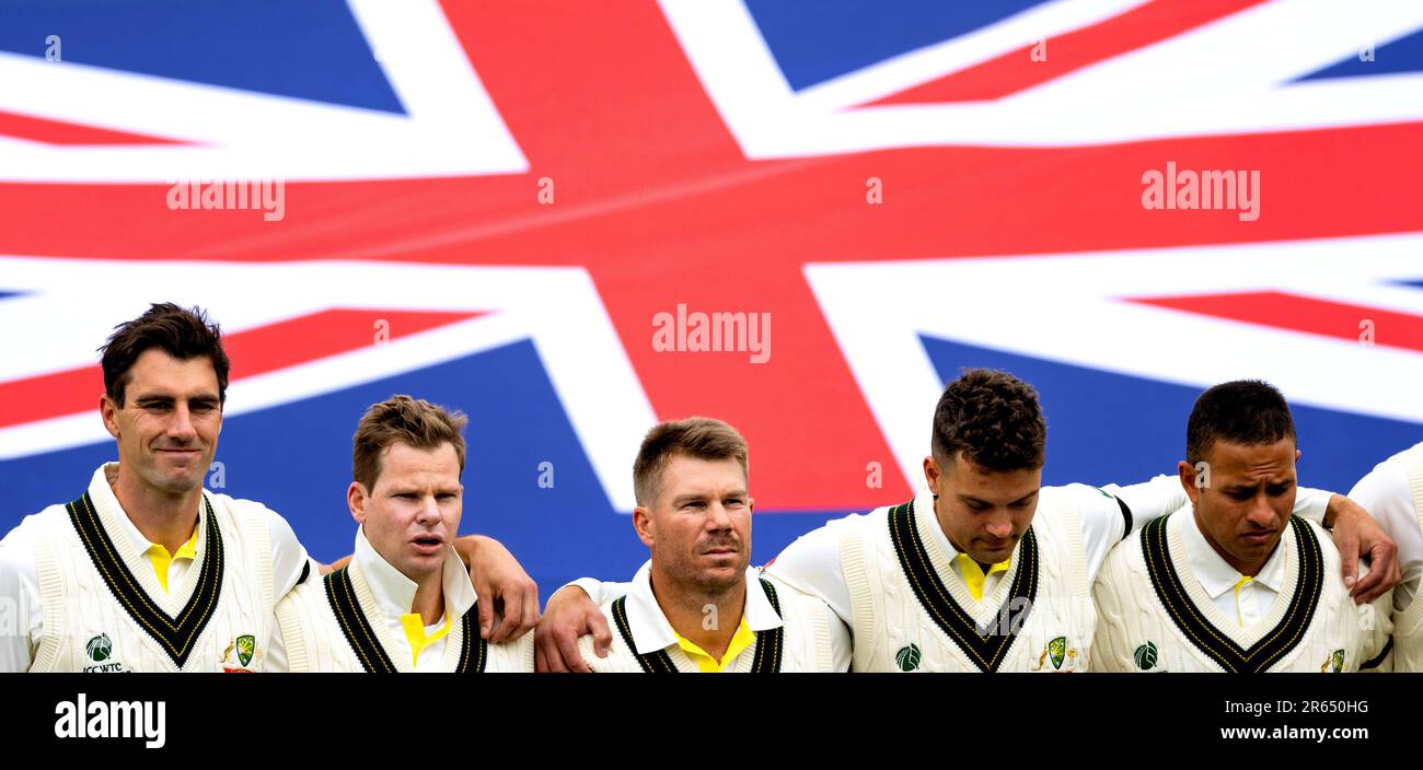 Australia players line up ahead of play on day one of the ICC World ...