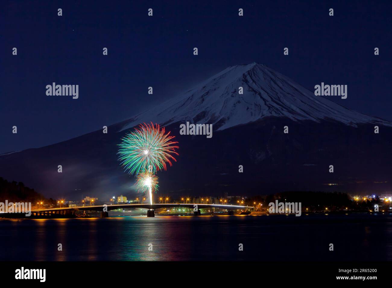 Winter Fireworks at Kawaguchiko and Mt. Fuji Stock Photo - Alamy