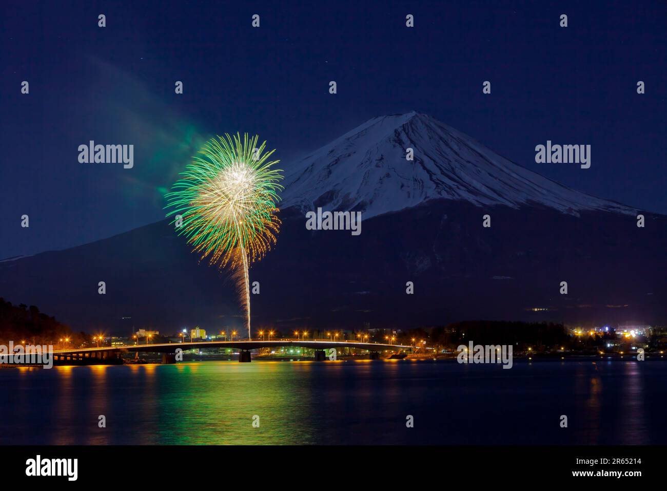 Winter Fireworks at Kawaguchiko and Mt. Fuji Stock Photo - Alamy