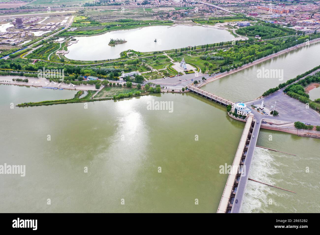 (230607) -- BAYANNUR, June 7, 2023 (Xinhua) -- This aerial photo taken ...