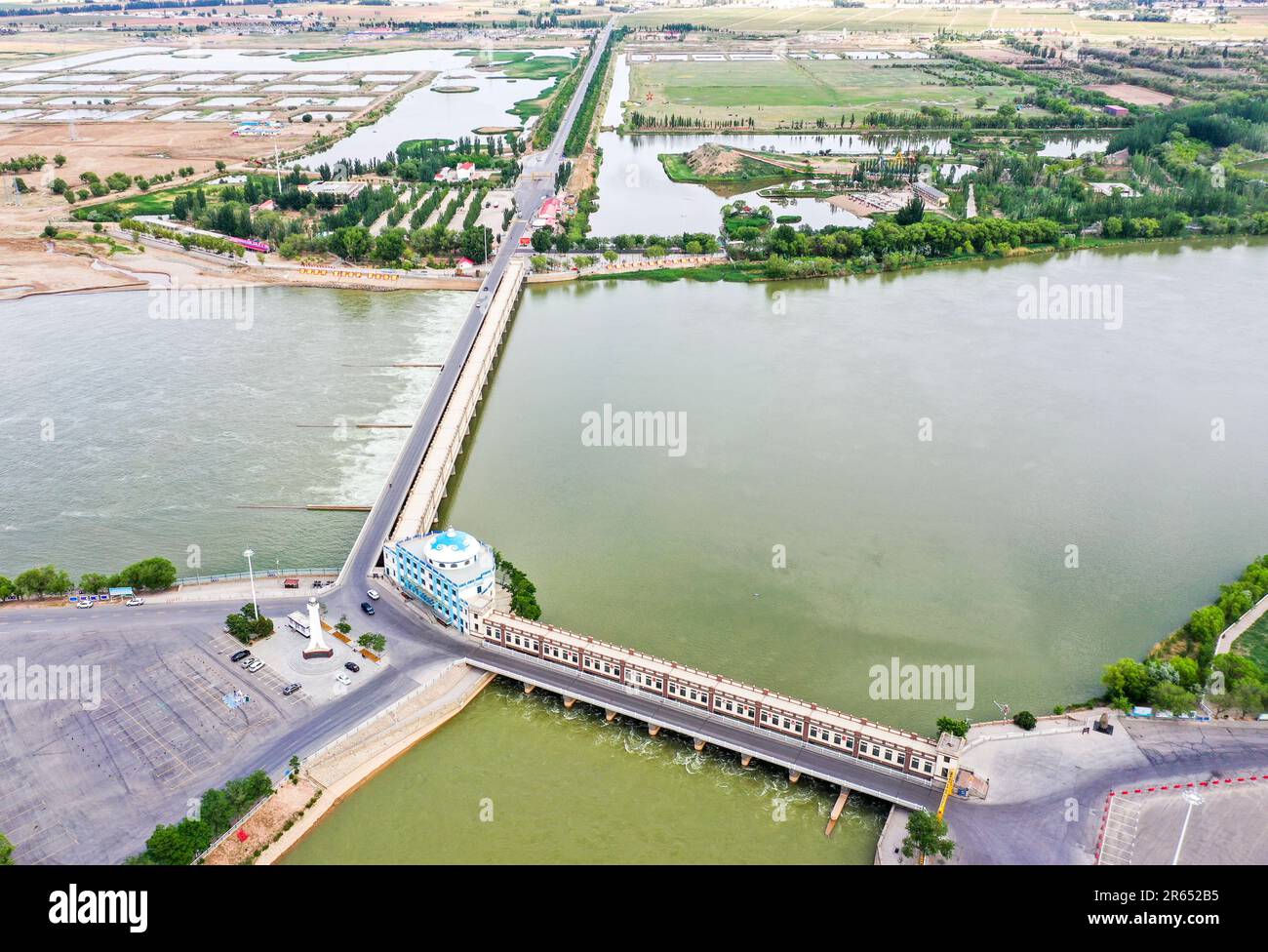 (230607) -- BAYANNUR, June 7, 2023 (Xinhua) -- This aerial photo taken ...