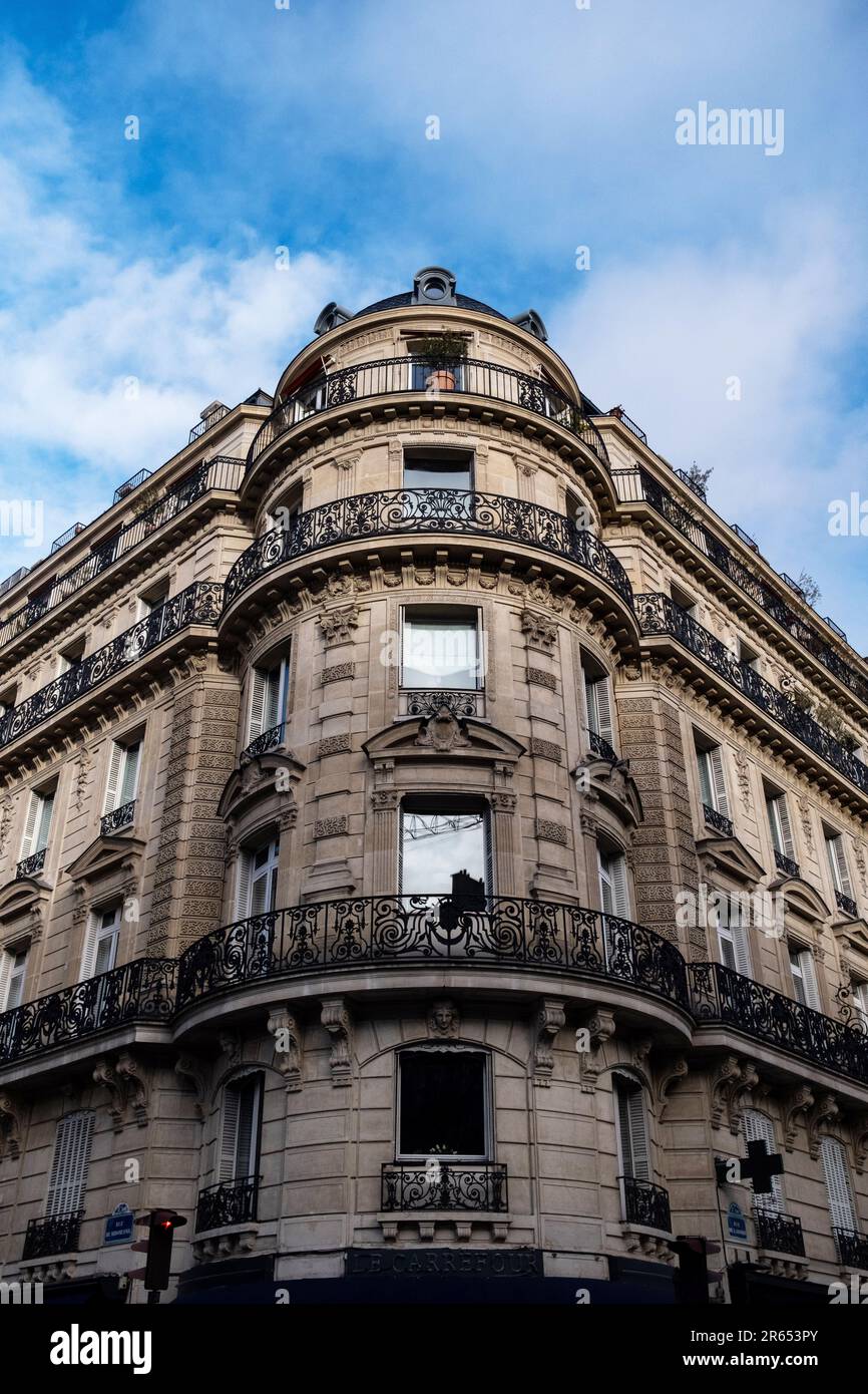 Old buildings of Paris. Illustration of tourism and daily life in ...