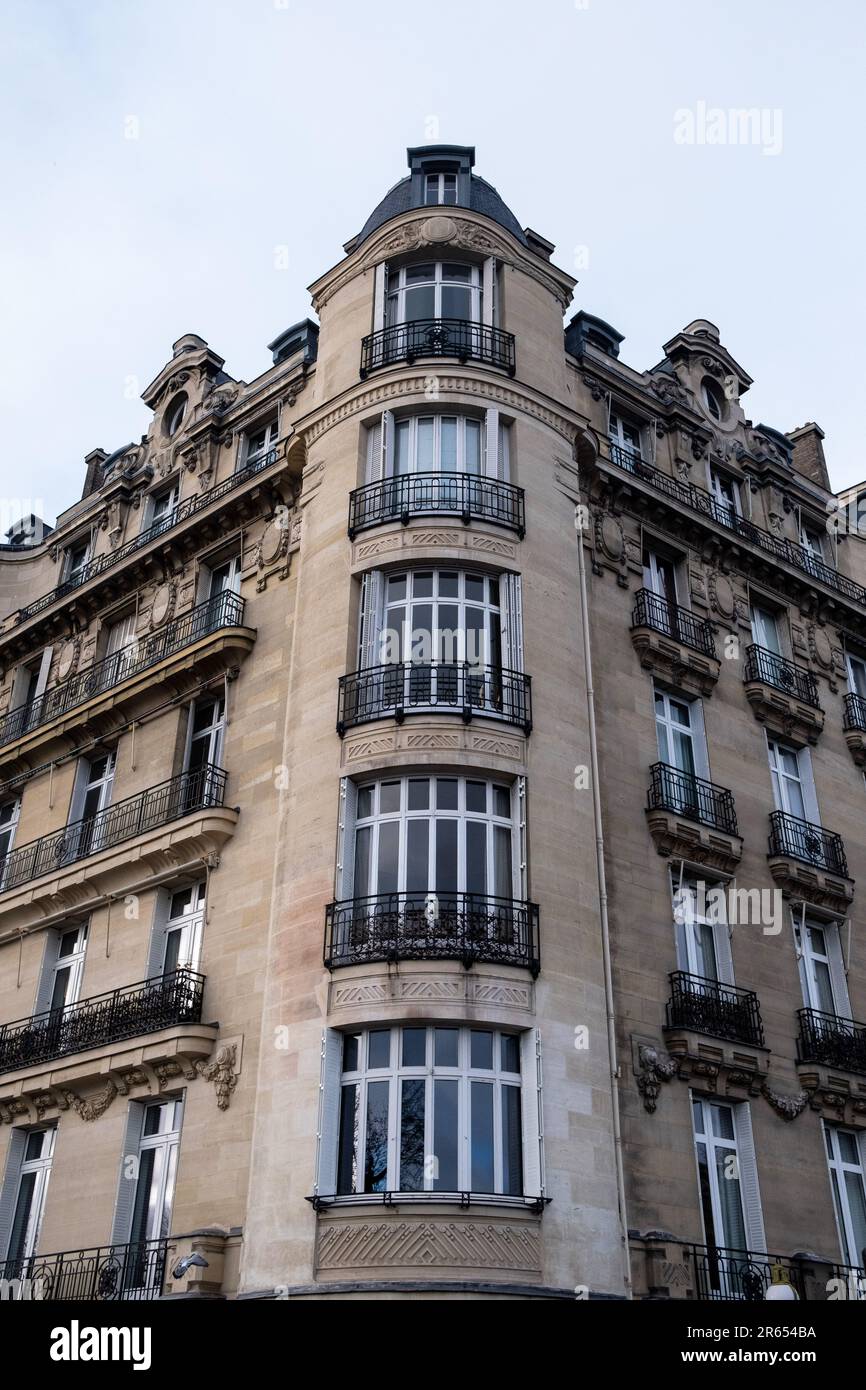 Old buildings of Paris. Illustration of tourism and daily life in ...