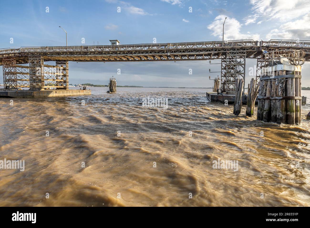 Demerera Harbour (floating) bridge, toll bridge, Demerera River ...