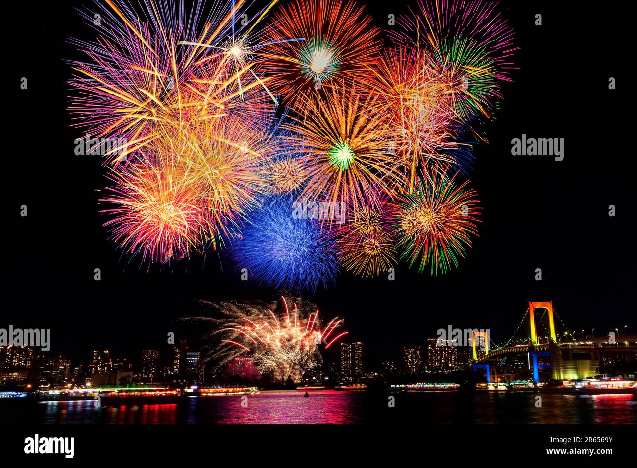 Odaiba Rainbow Fireworks Stock Photo - Alamy