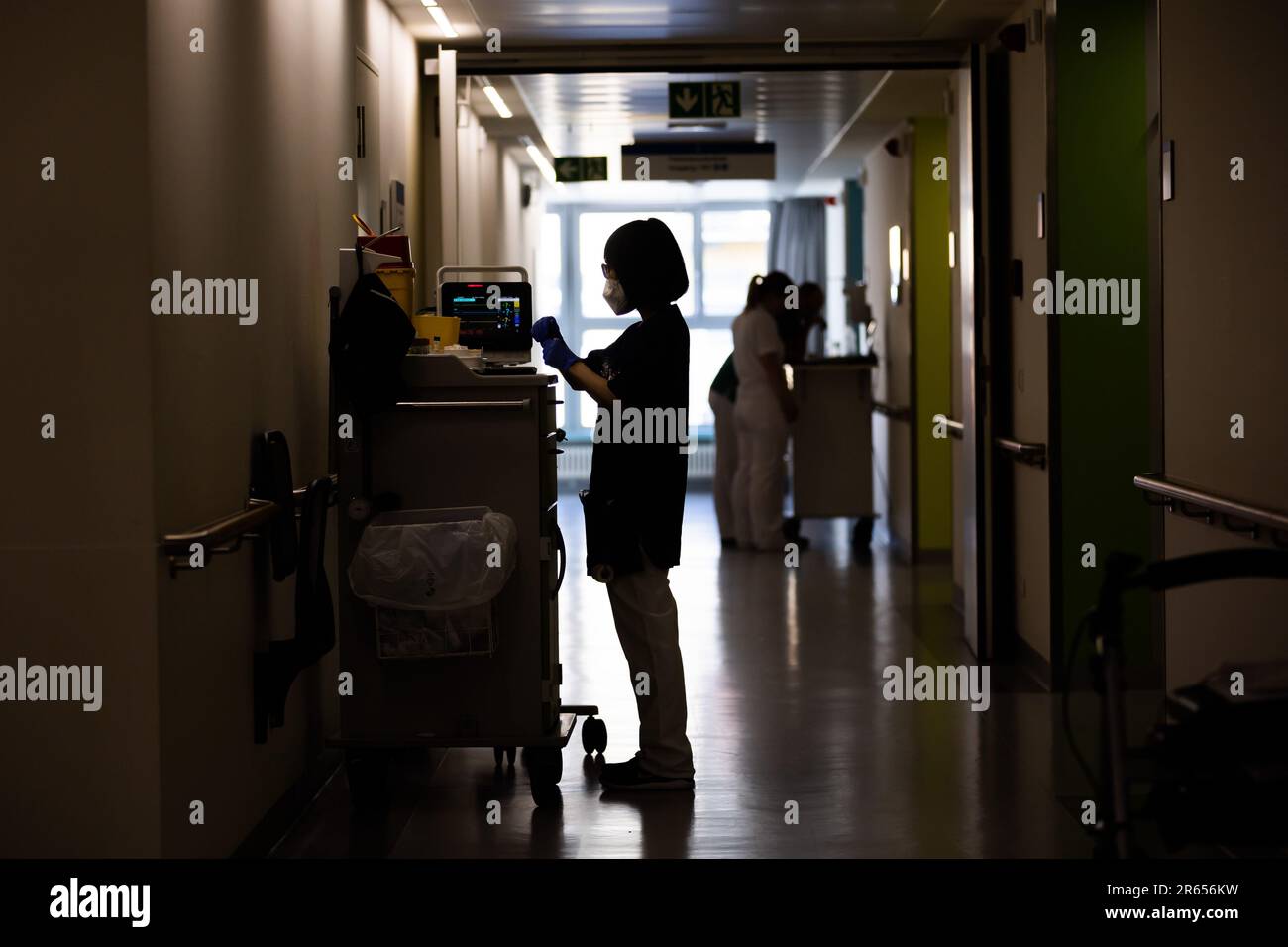 PRODUCTION - 07 June 2023, Berlin: One person works in the acute ...