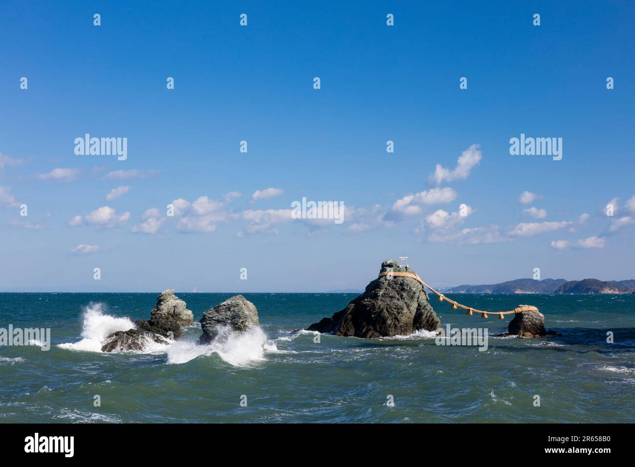 Futamigaura meoto iwa hi-res stock photography and images - Alamy