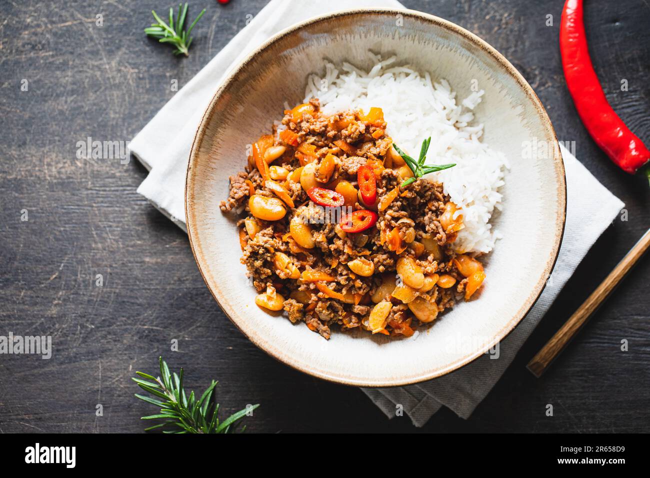 Chili Con Carne in bowl on dark background. Mexican cuisine. chili con ...