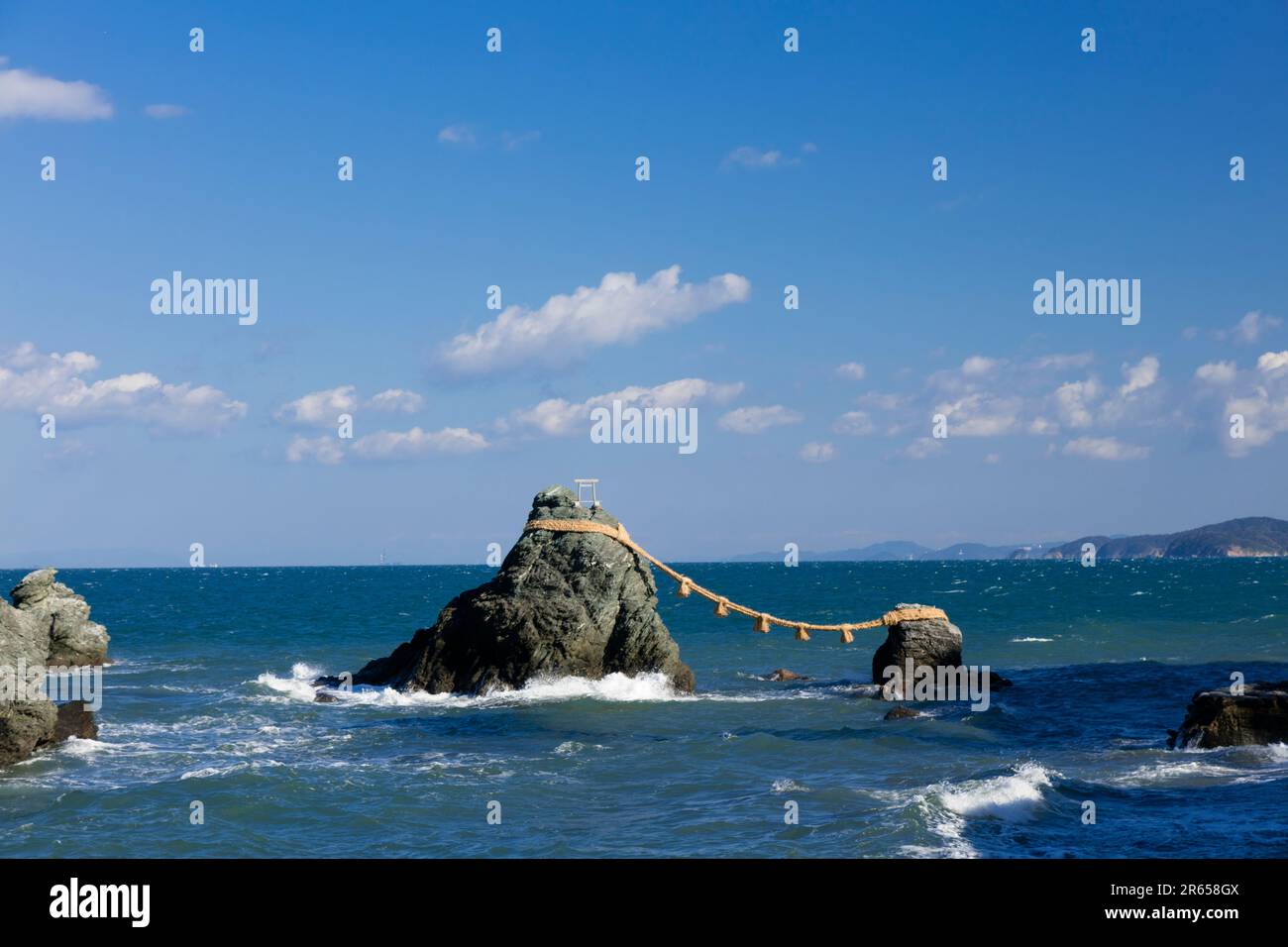 Meoto Iwa rock Stock Photo - Alamy