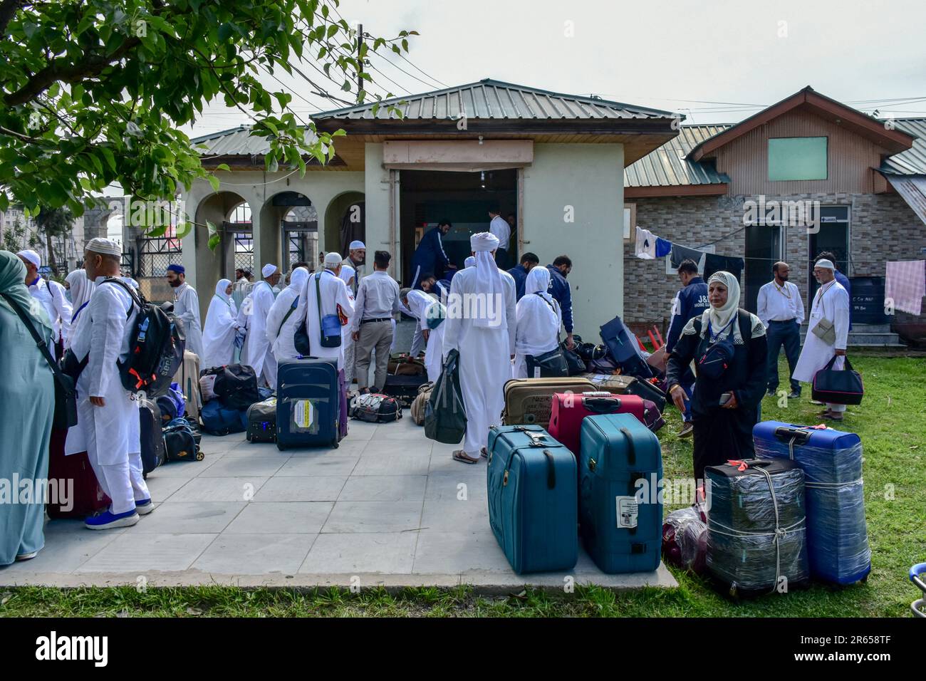 Srinagar, India. 07th June, 2023. Kashmiri pilgrims collect their ...