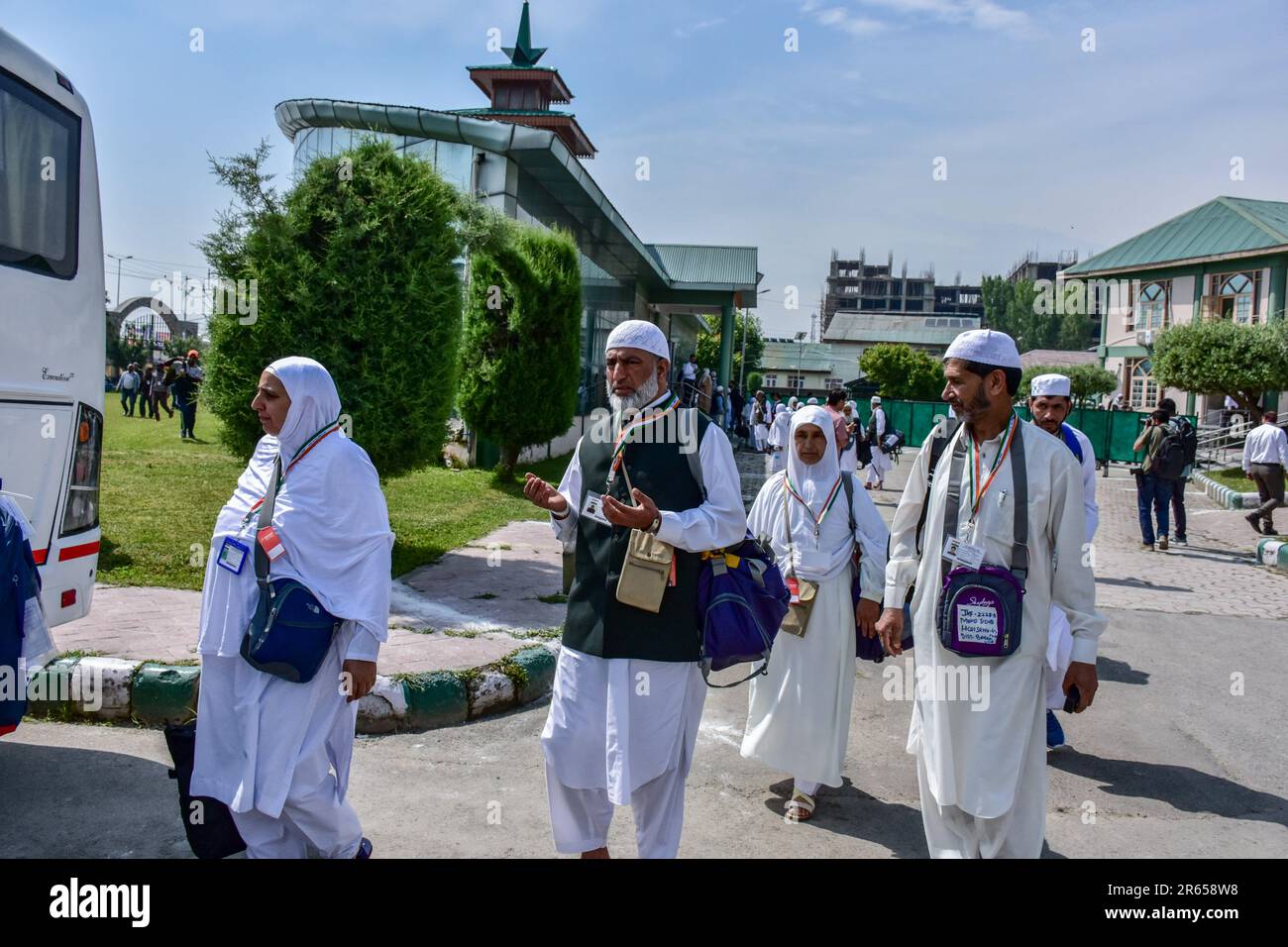Srinagar, India. 07th June, 2023. Kashmiri Muslim pilgrims leave for ...