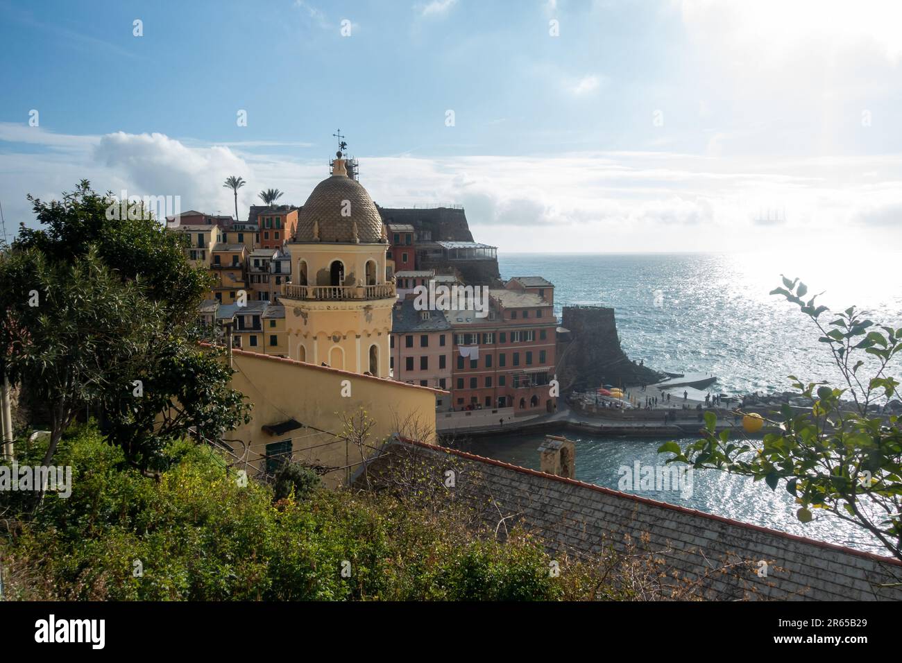 Vernazza in cinque terre italy hi-res stock photography and images - Alamy