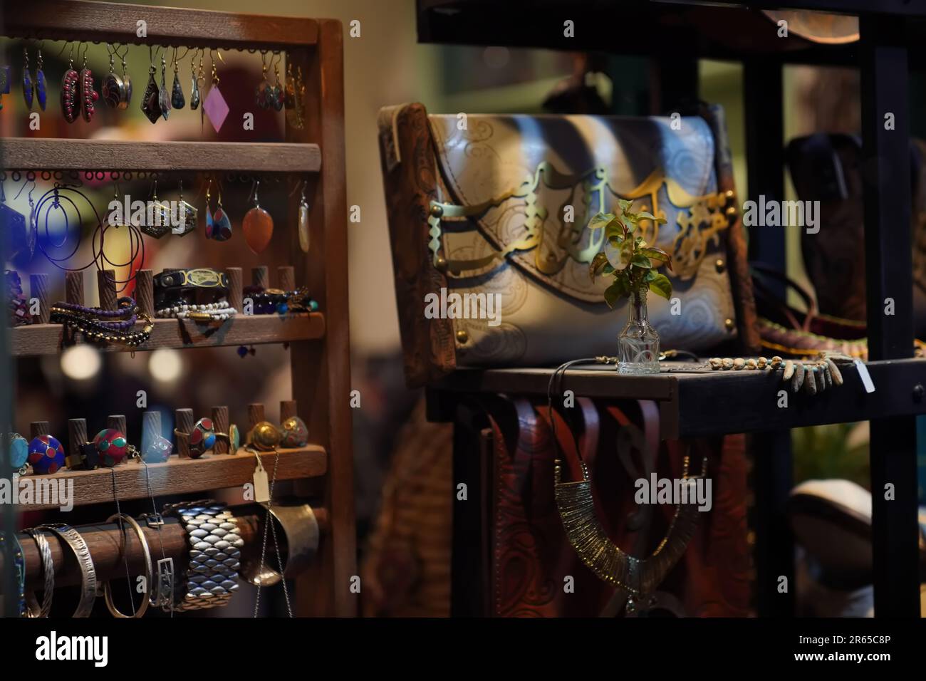 Jewelry shop window Stock Photo - Alamy