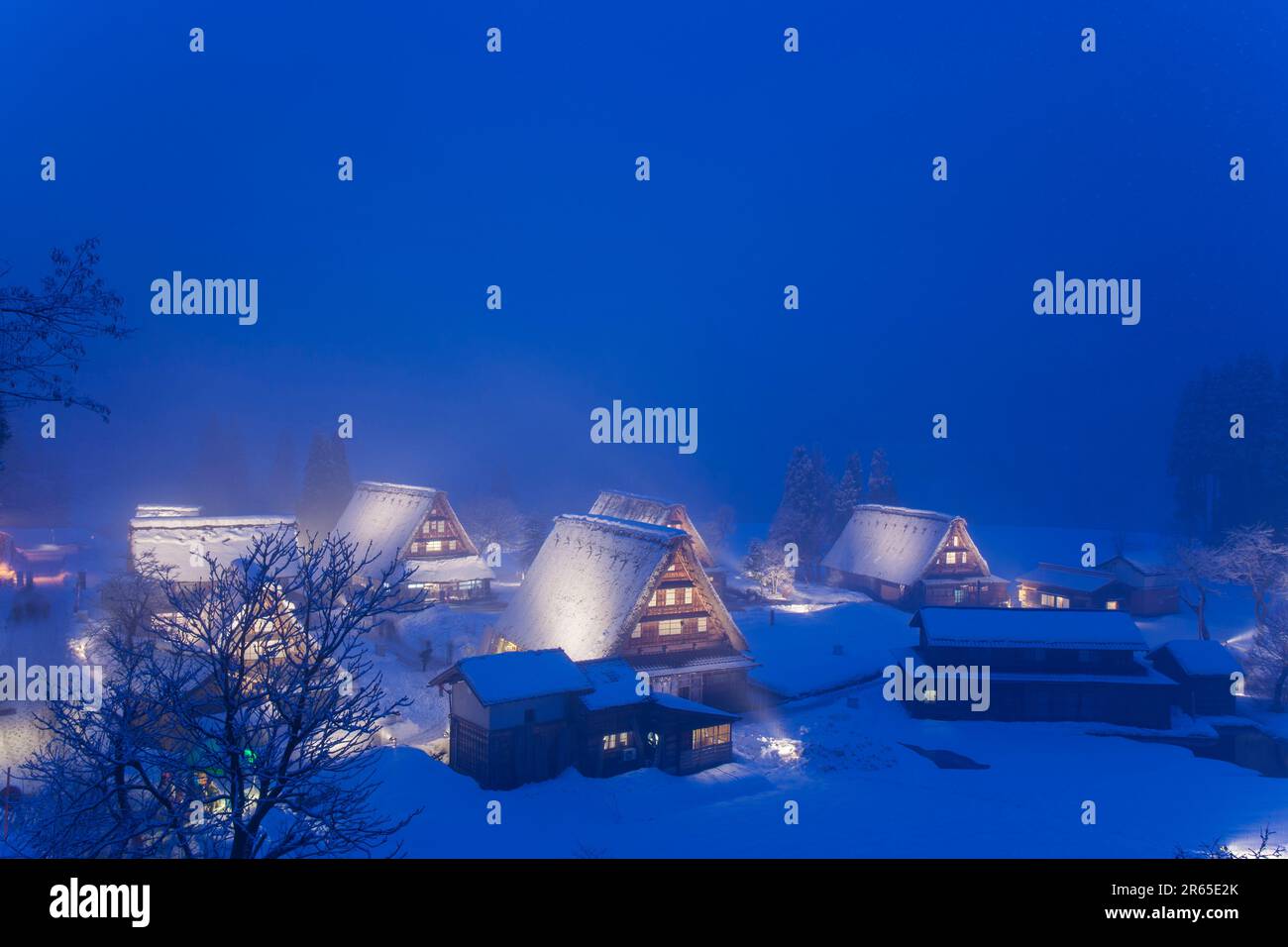 Night settlement view hi-res stock photography and images - Alamy