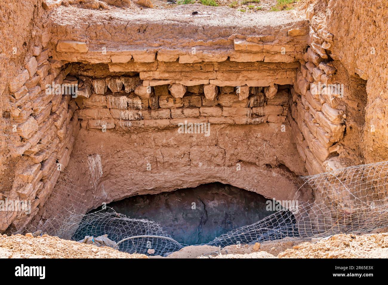 Old Well Pit - Muzahmiyah Stock Photo - Alamy