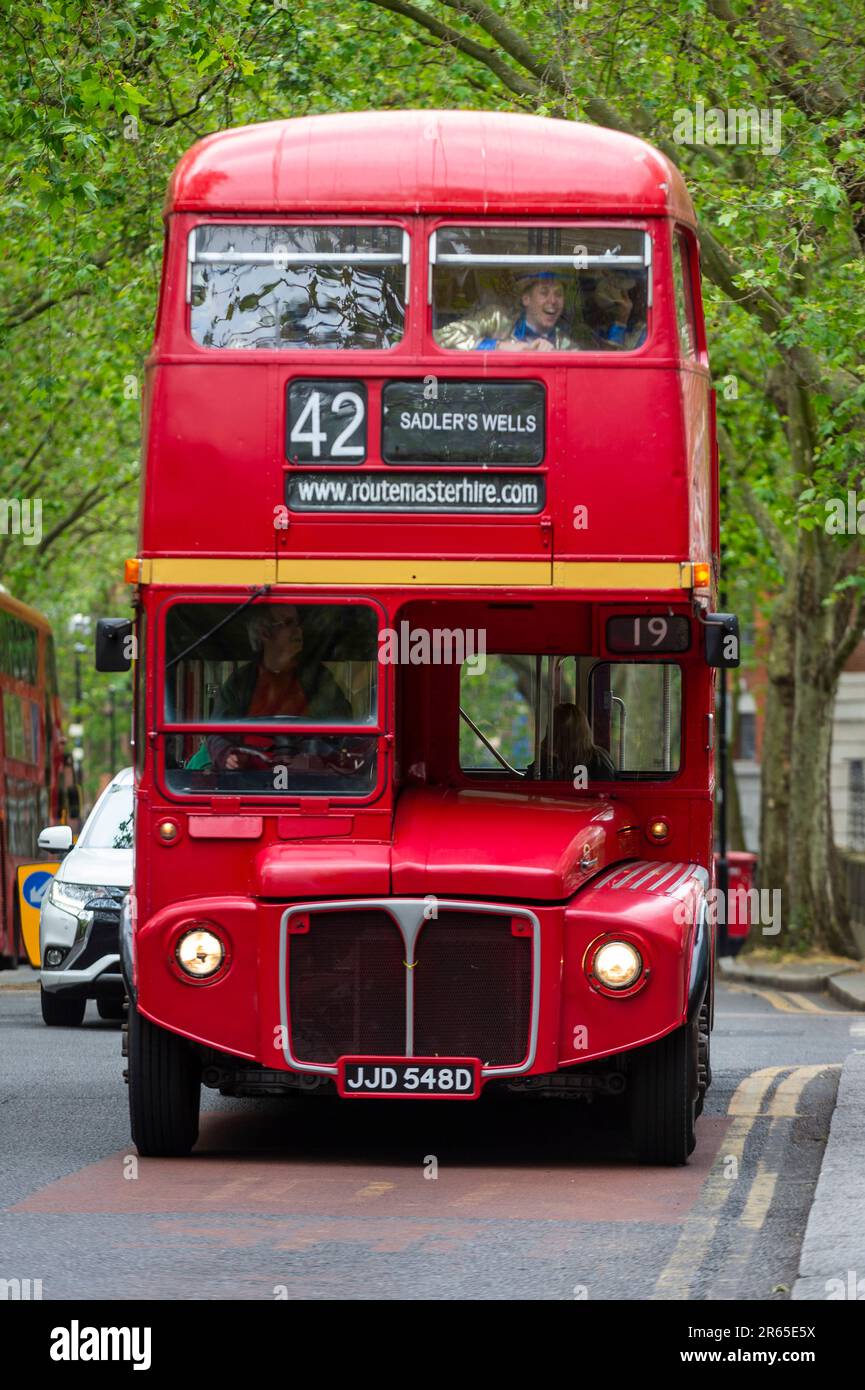London, UK. 7 June 2023. The entire cast of 42nd STREET arrives at ...