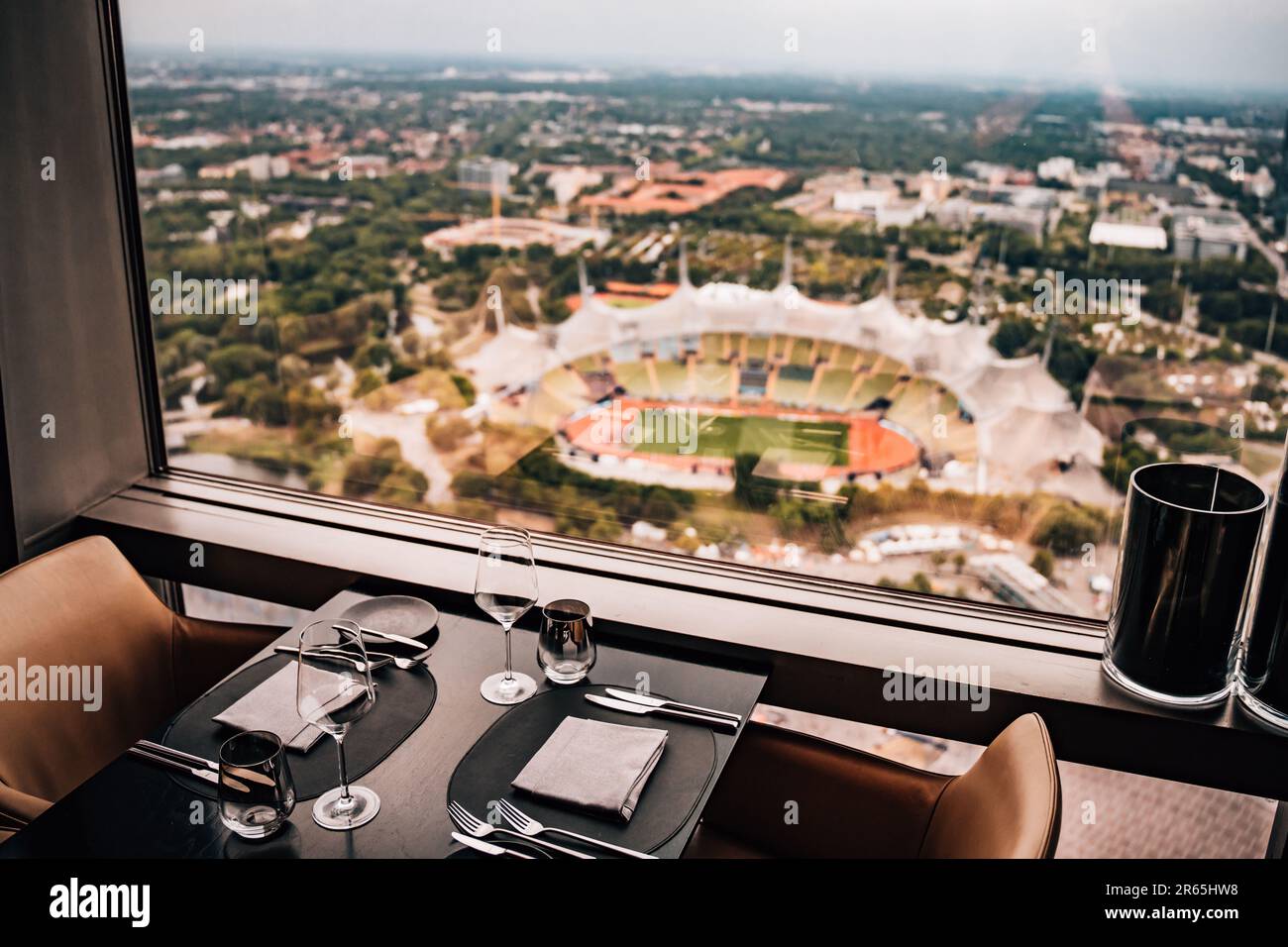 Cafe with scenic backdrop hi-res stock photography and images - Alamy