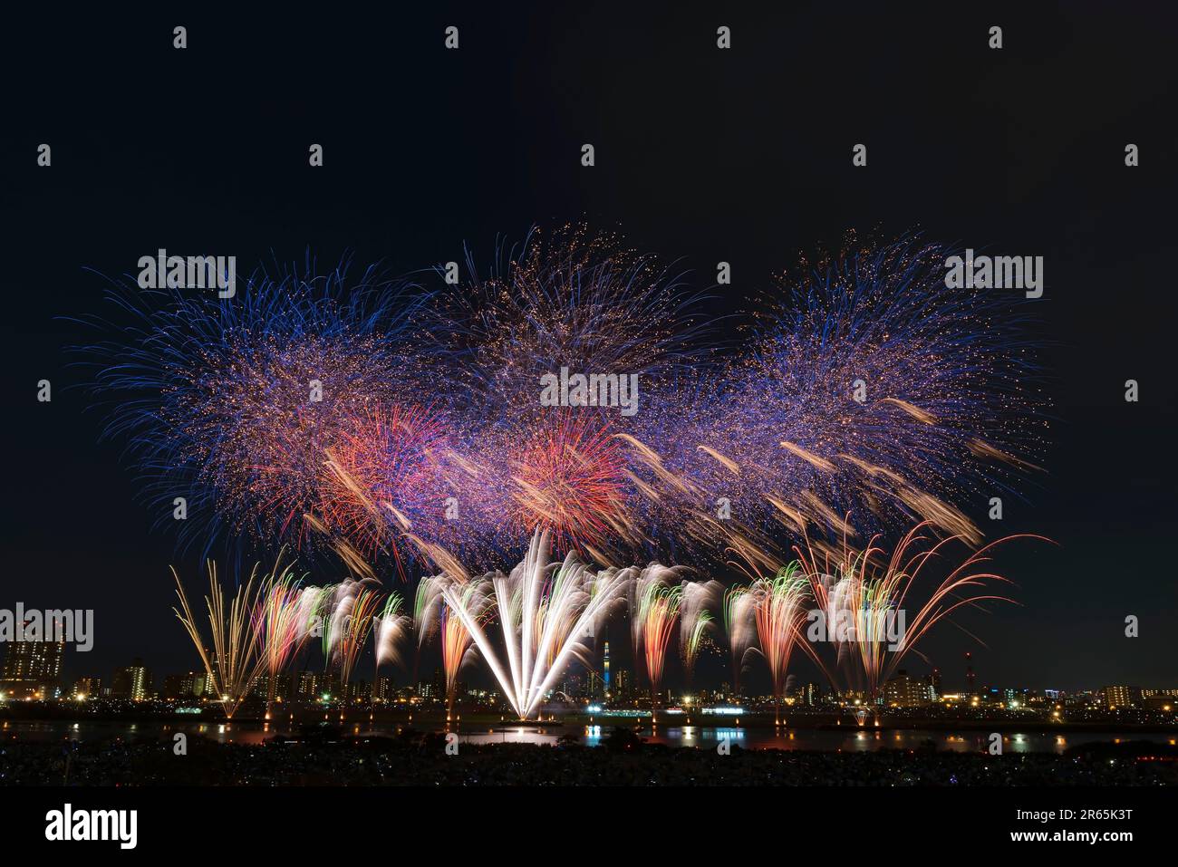 Tokyo fireworks sky tree hi-res stock photography and images - Alamy