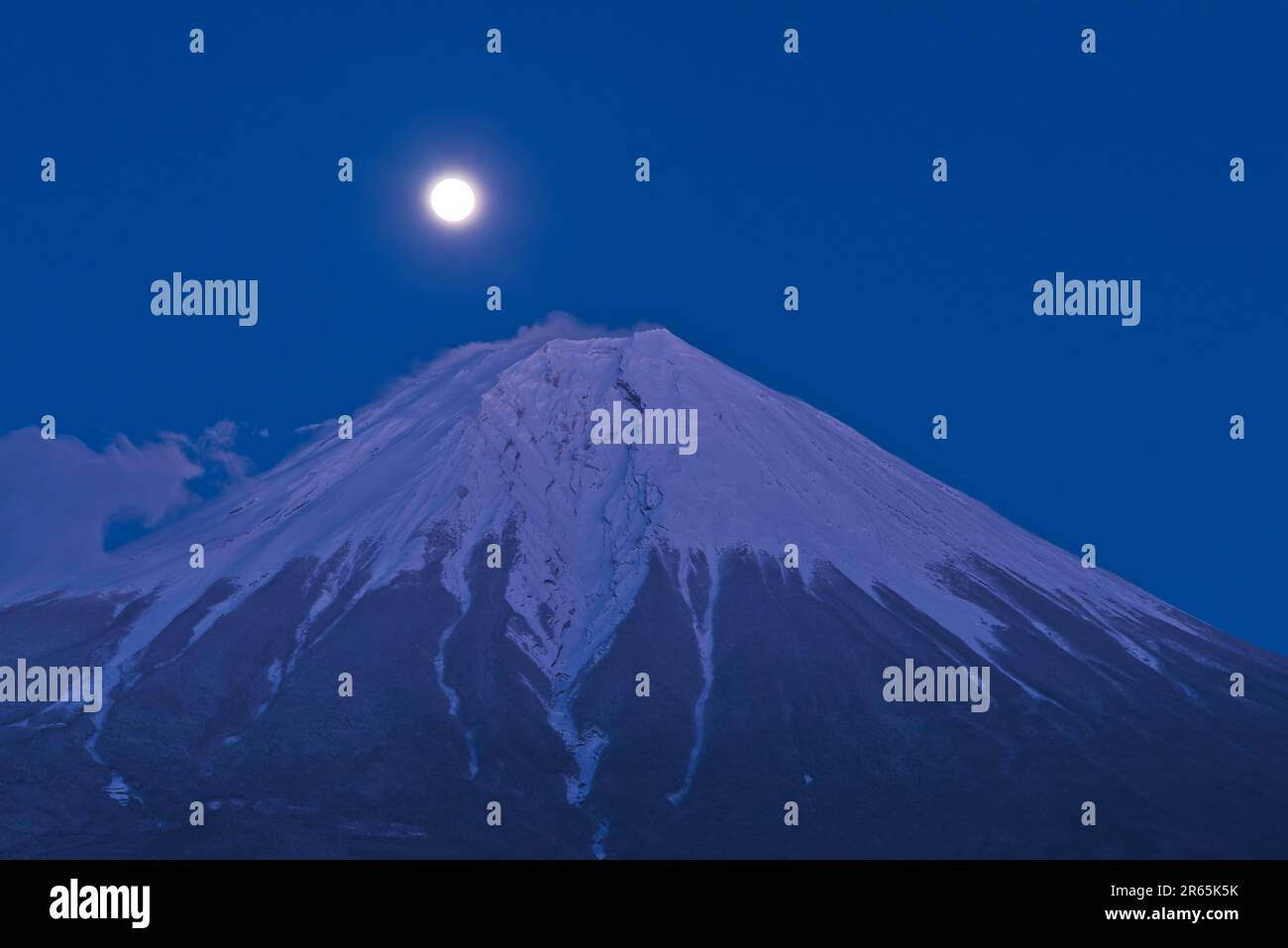 Moon and nature hi-res stock photography and images - Alamy