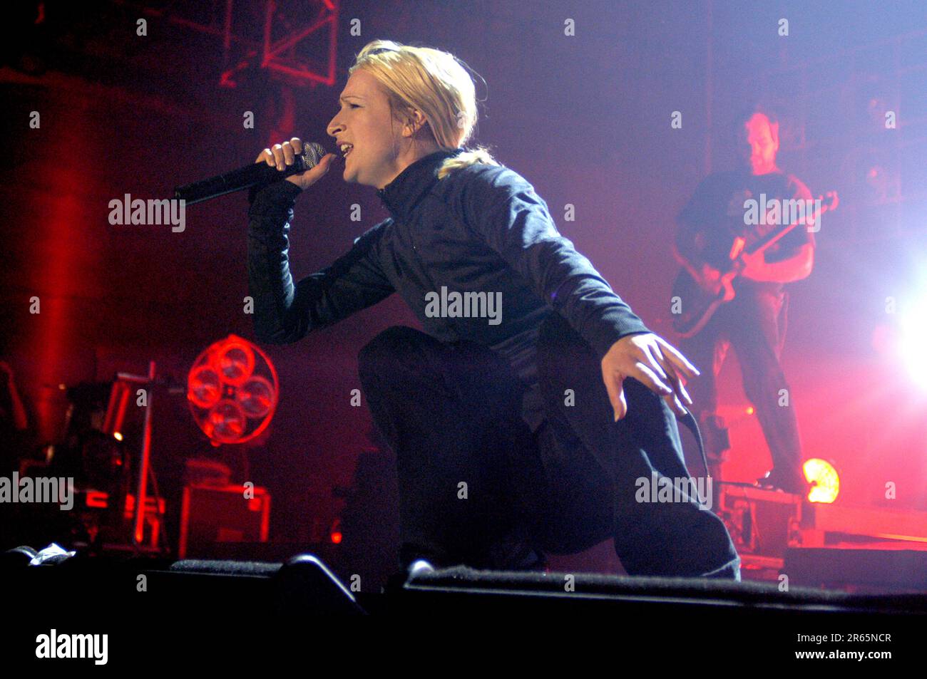 Milan Italy 2003-04-07 : Sandra Nasić singer of Guano Apes in concert ...