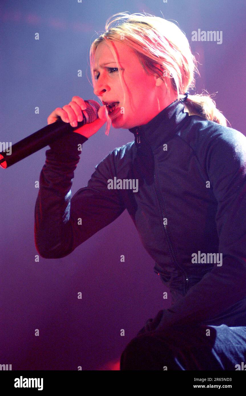 Dennis poschwatta drums hi-res stock photography and images - Alamy