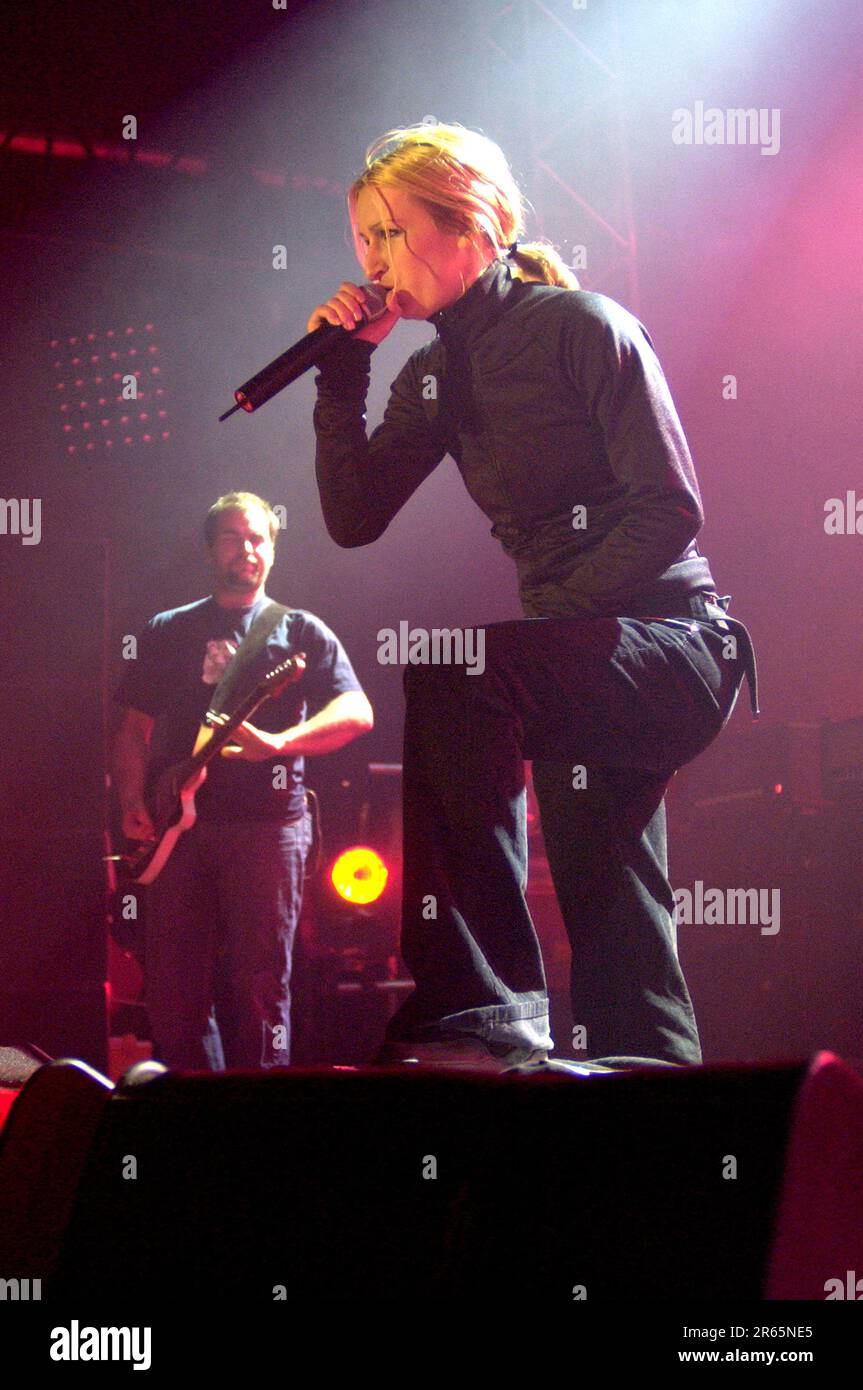 Milan Italy 2003-04-07 : Sandra Nasić singer of Guano Apes in concert ...