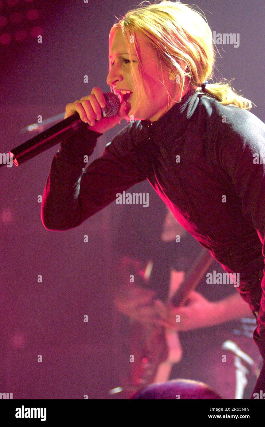 Milan Italy 2003-04-07 : Sandra Nasić singer of Guano Apes in concert ...