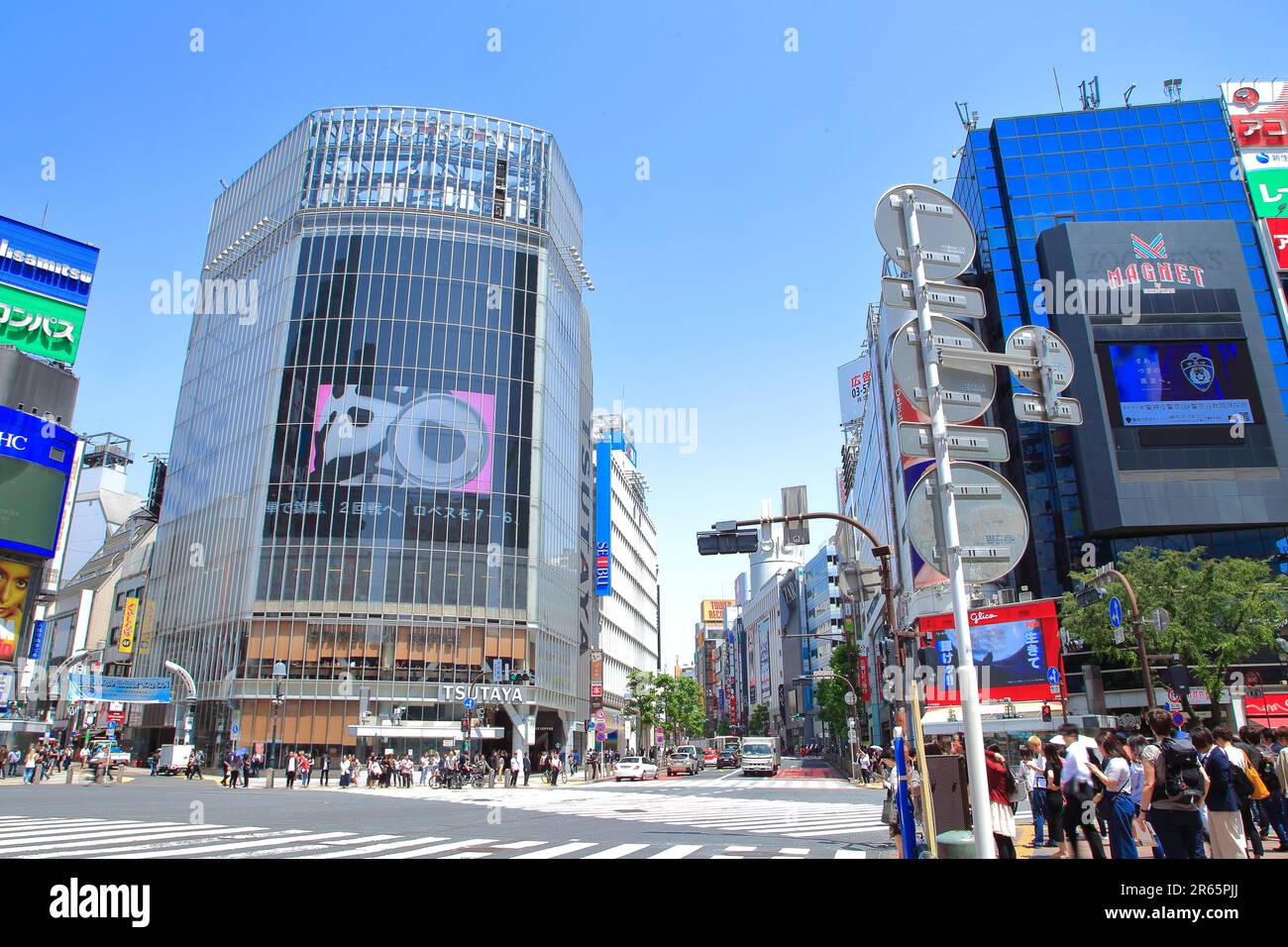 Shibuya Train Station Crosswalk Stock Photo - Alamy