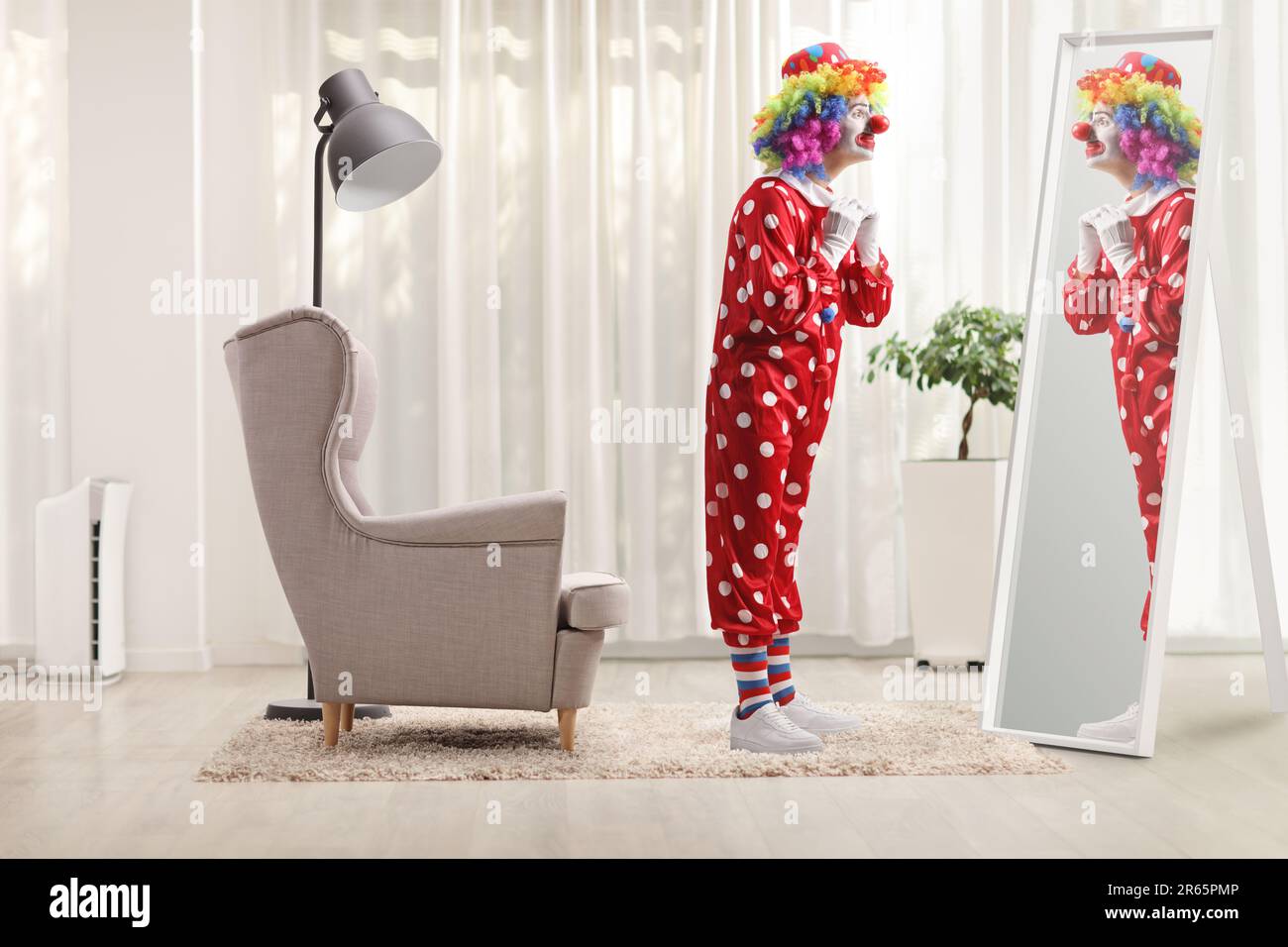 Man wig mirror hi-res stock photography and images - Alamy