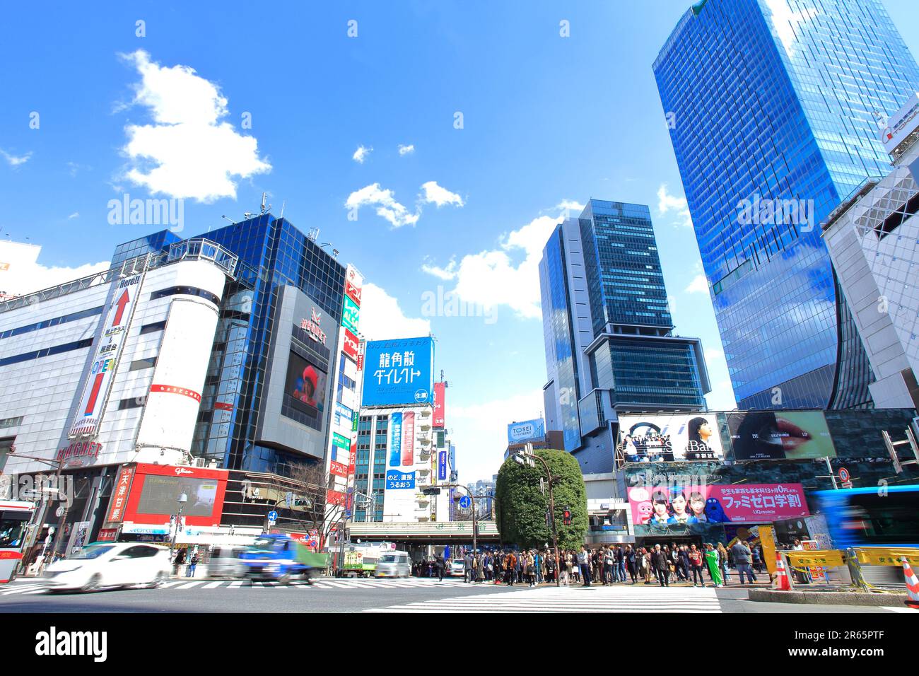 Shibuya Train Station Crosswalk Stock Photo - Alamy