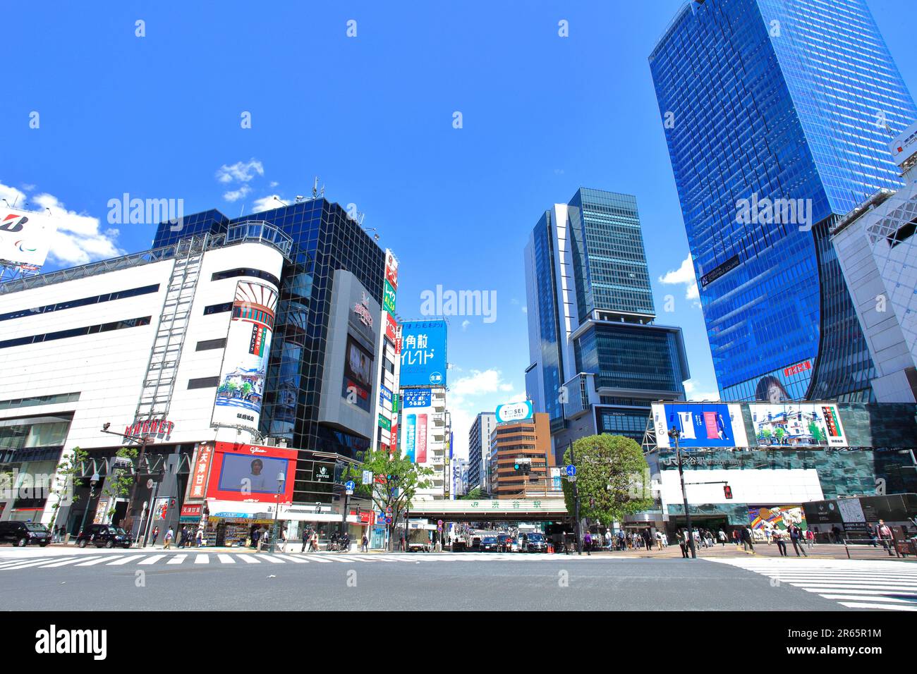 Shibuya Train Station Crosswalk Stock Photo - Alamy