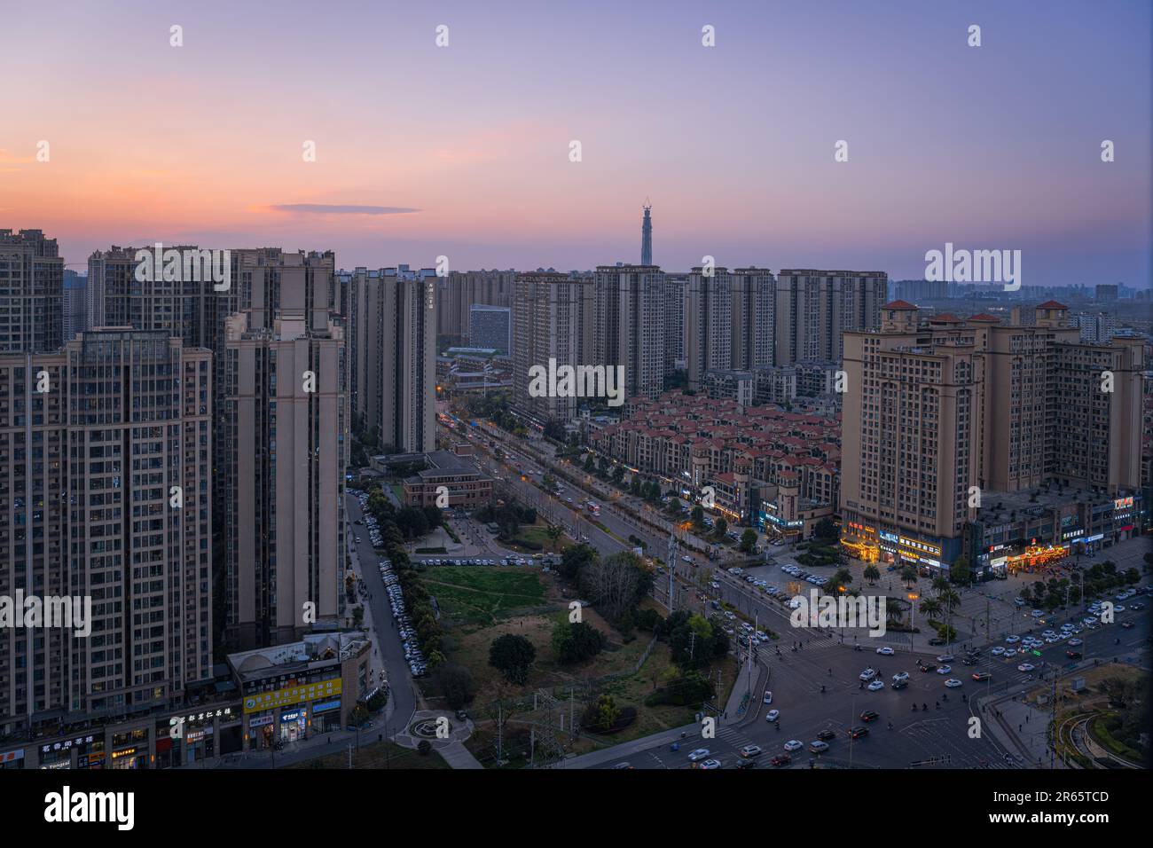 At sunset, the sunlight shone on the residential buildings in Chengdu ...