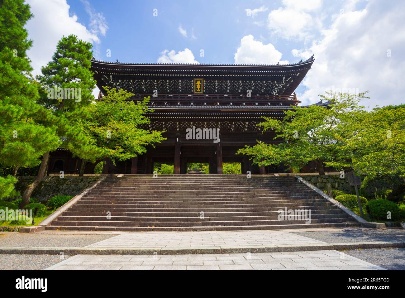 San-mon Gate of Chion-in Stock Photo - Alamy