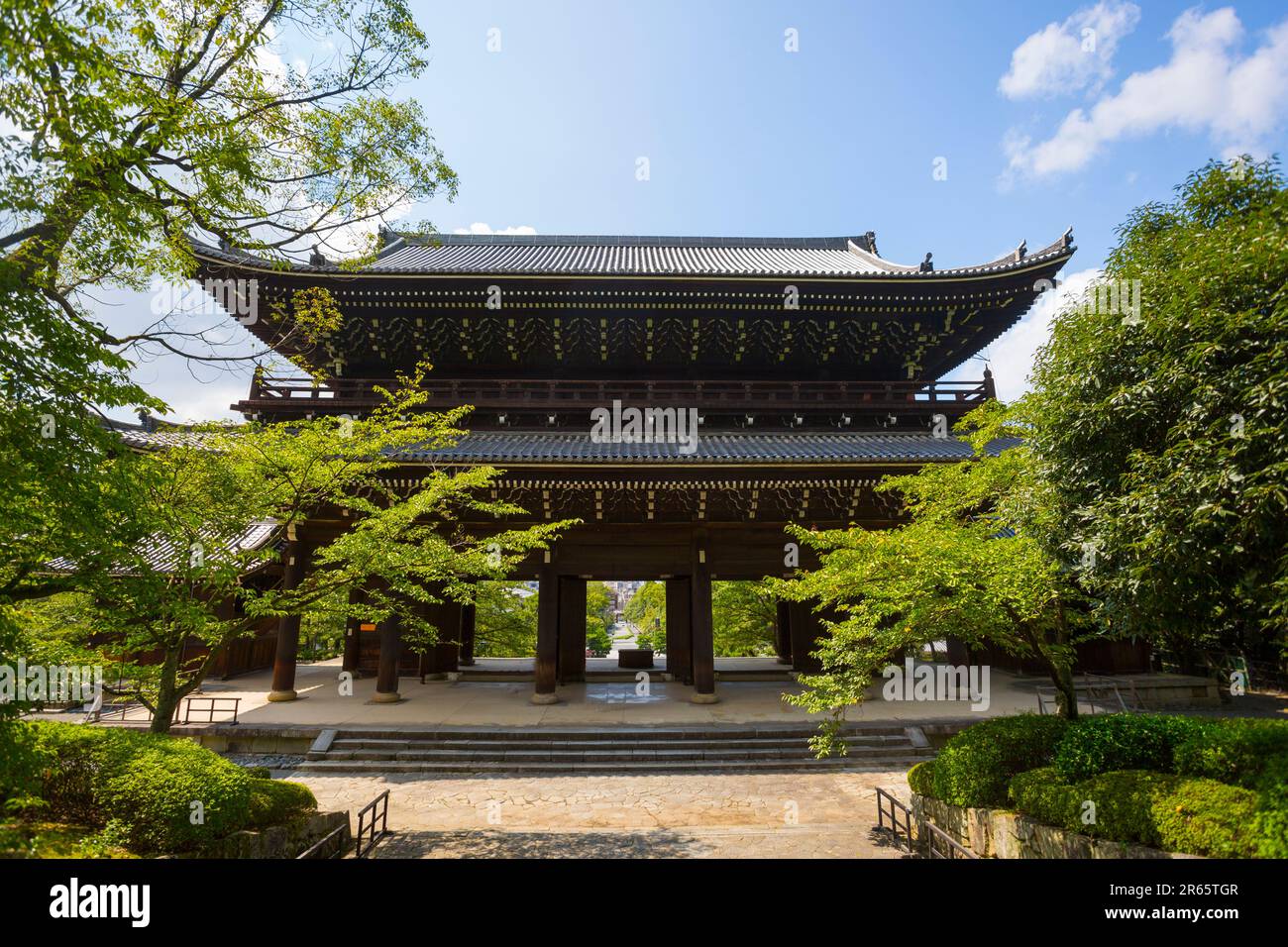 Chionin main gate hi-res stock photography and images - Alamy