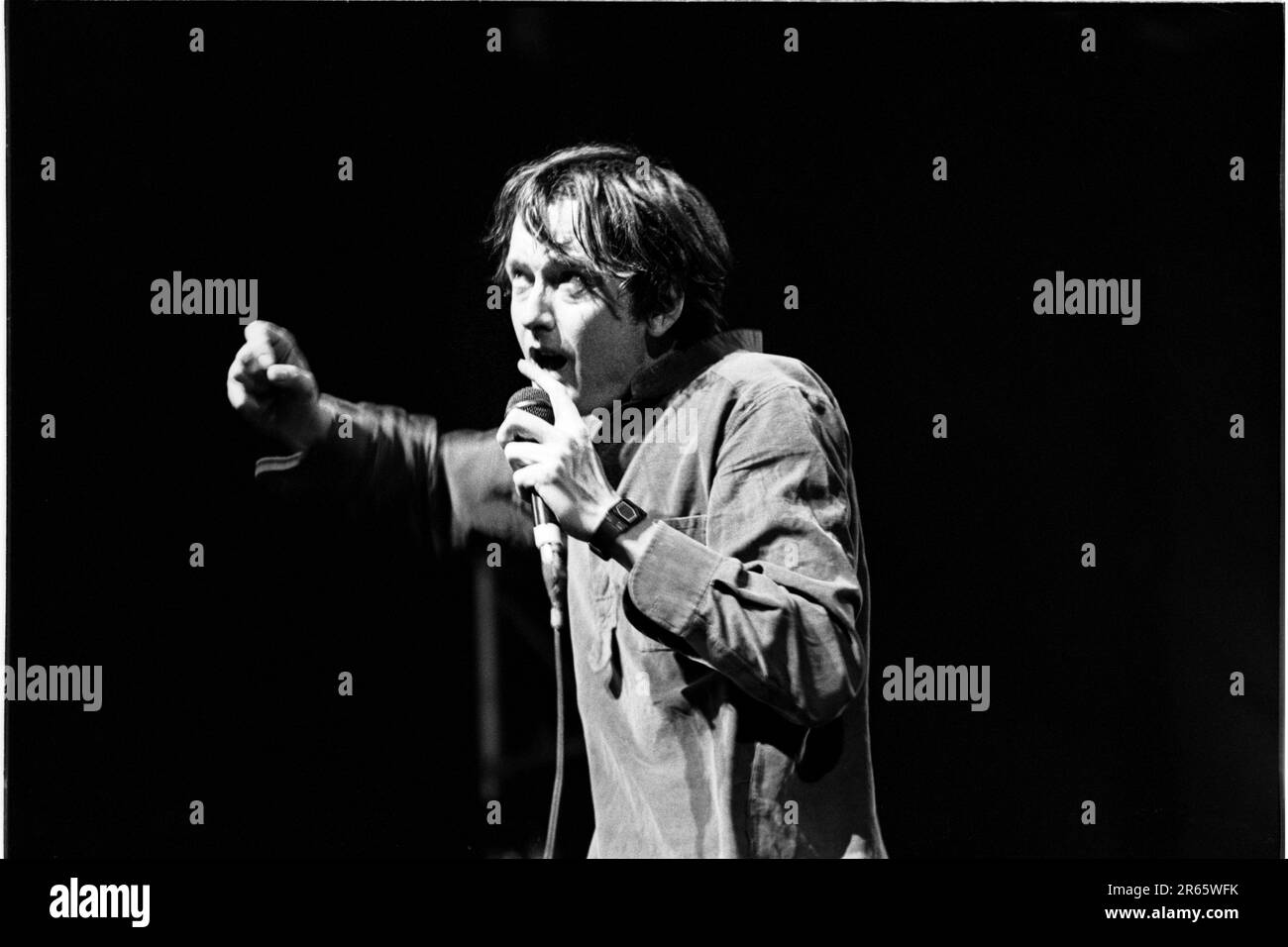 JARVIS COCKER, PULP, 2001: Jarvis Cocker of Pulp band playing live at Homelands Festival in ...