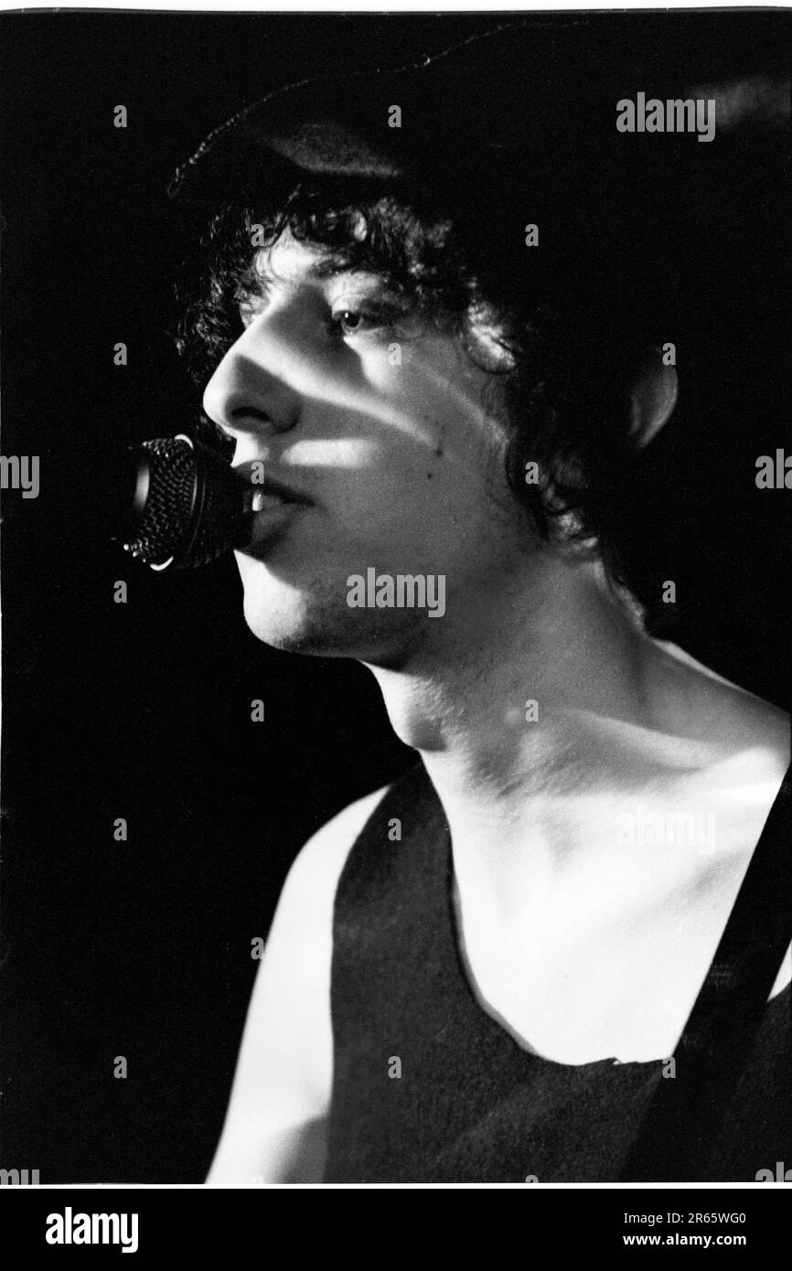 The strokes band 2001 hi-res stock photography and images - Alamy