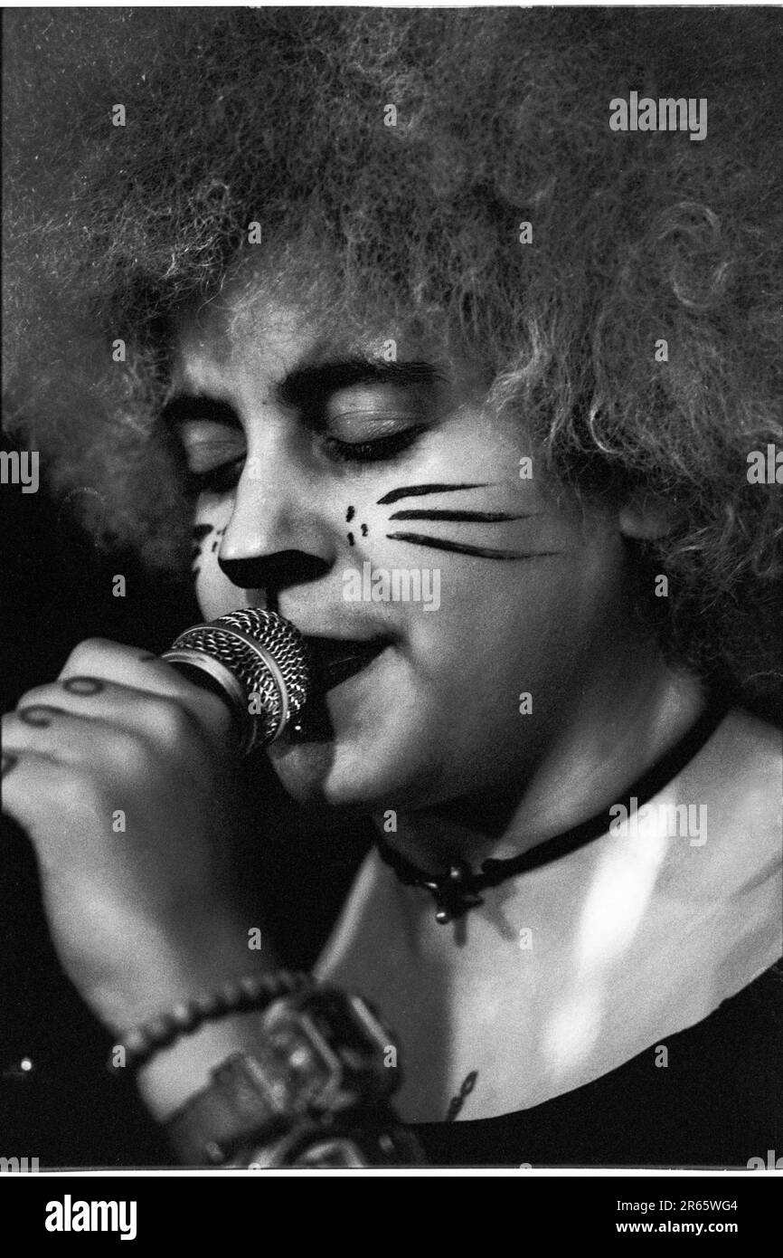 The strokes band 2001 hi-res stock photography and images - Alamy
