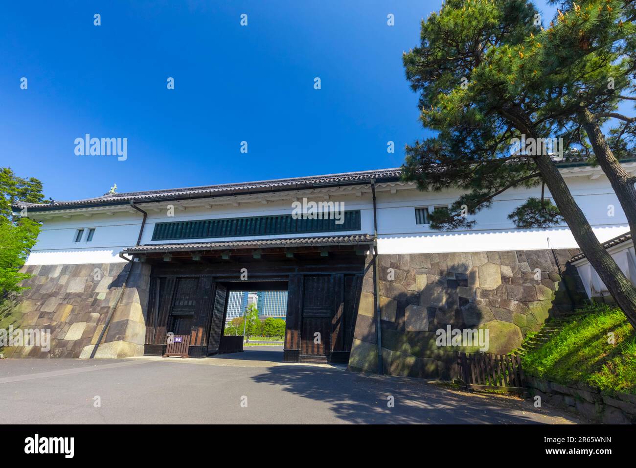 The Sakuradamon Gate at the Tokyo Imperial Palace Stock Photo - Alamy