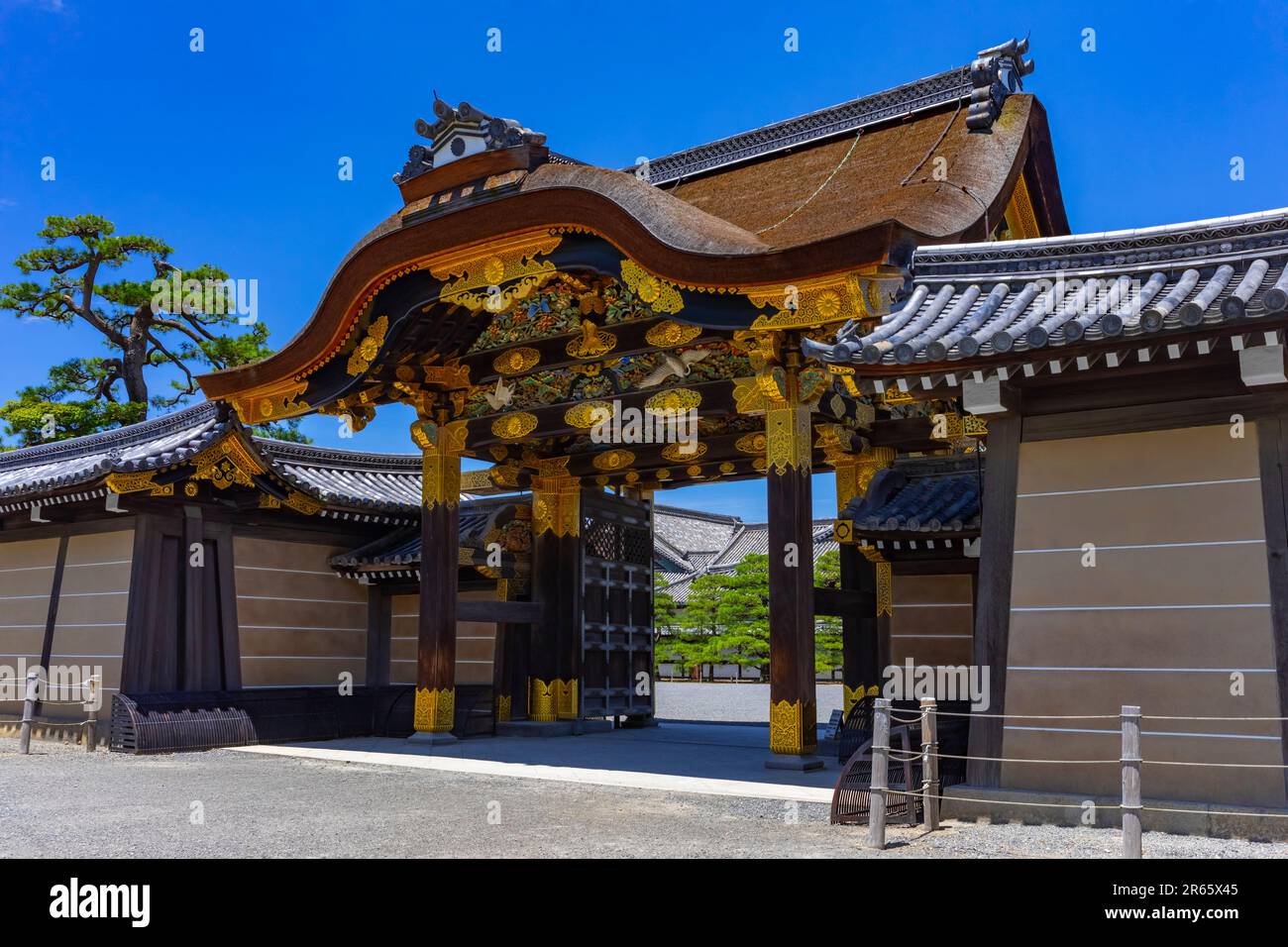 Karamon Gate of Nijo Castle Stock Photo - Alamy