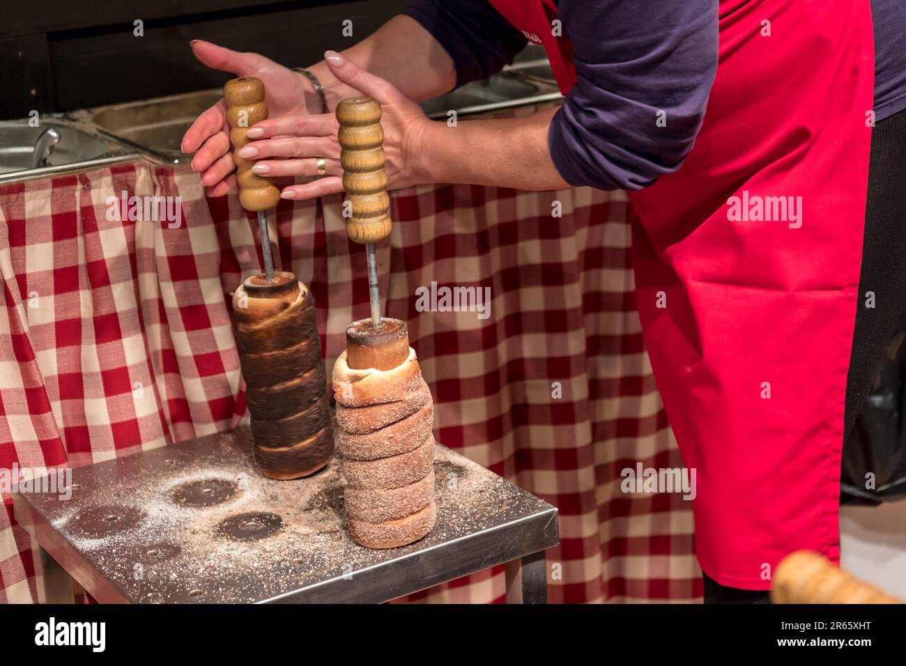 Process of baking chimney cake in a Christmas market Stock Photo - Alamy